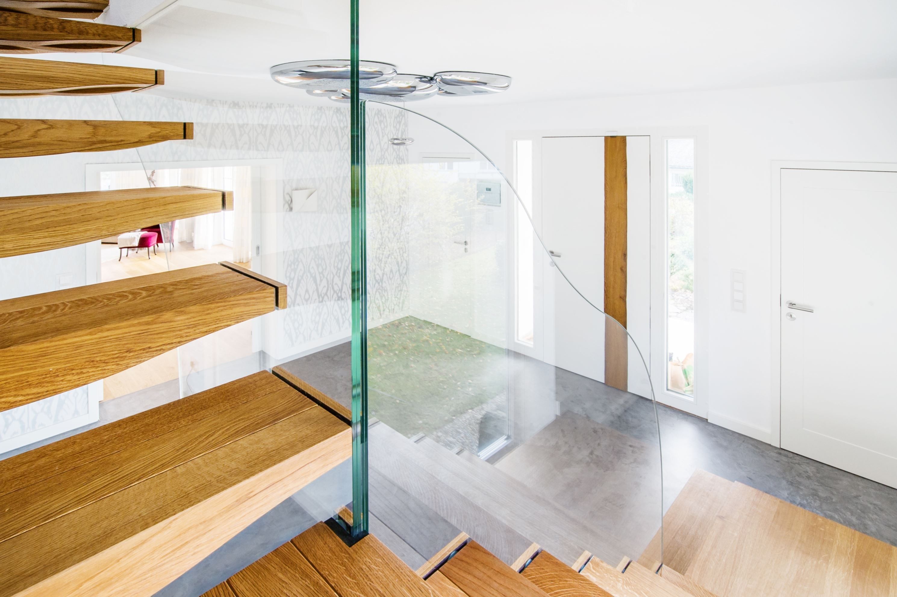 FLOATING WAVES | Cantilevered staircase By Siller Treppen