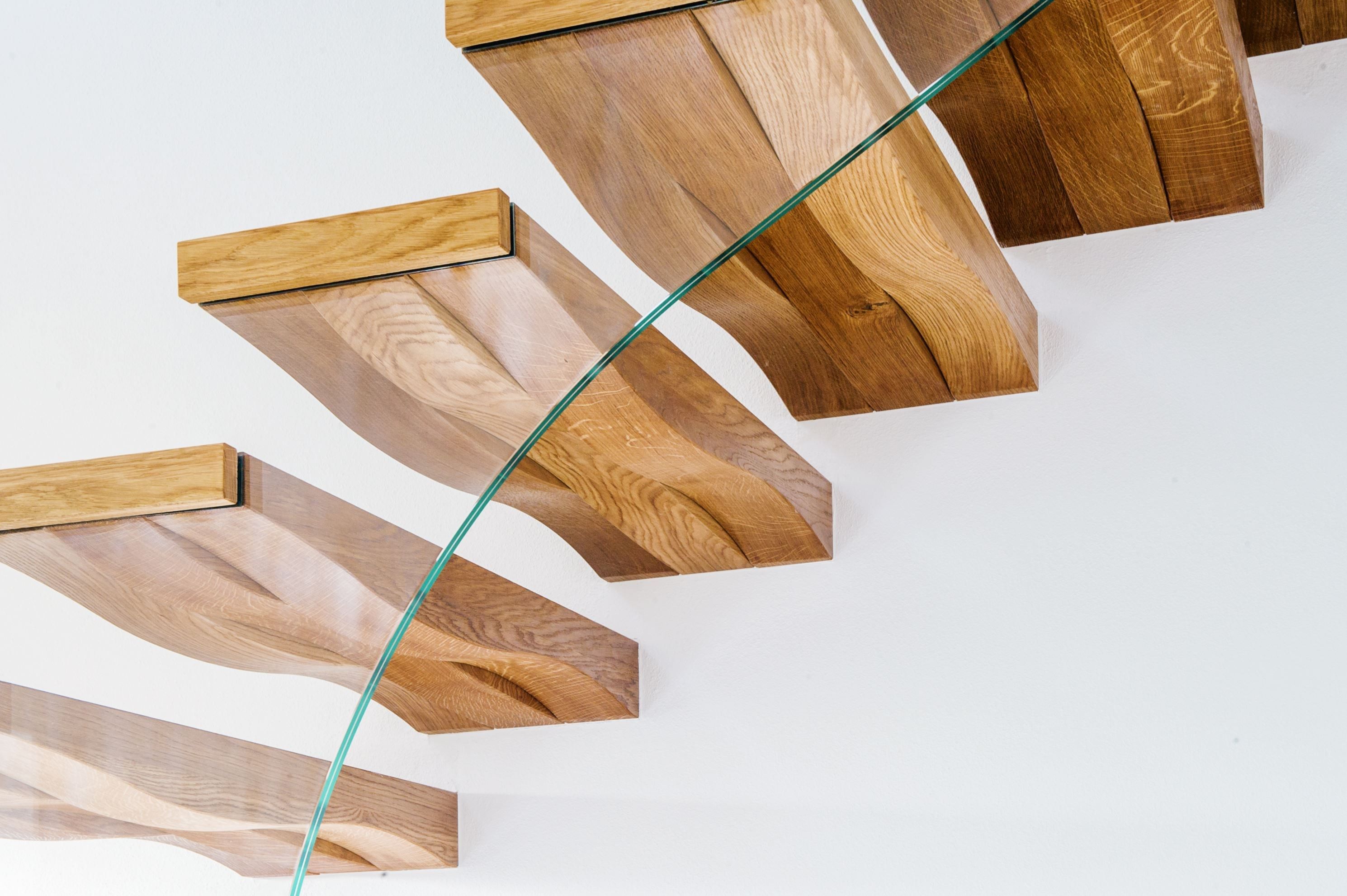 FLOATING WAVES | Cantilevered staircase By Siller Treppen