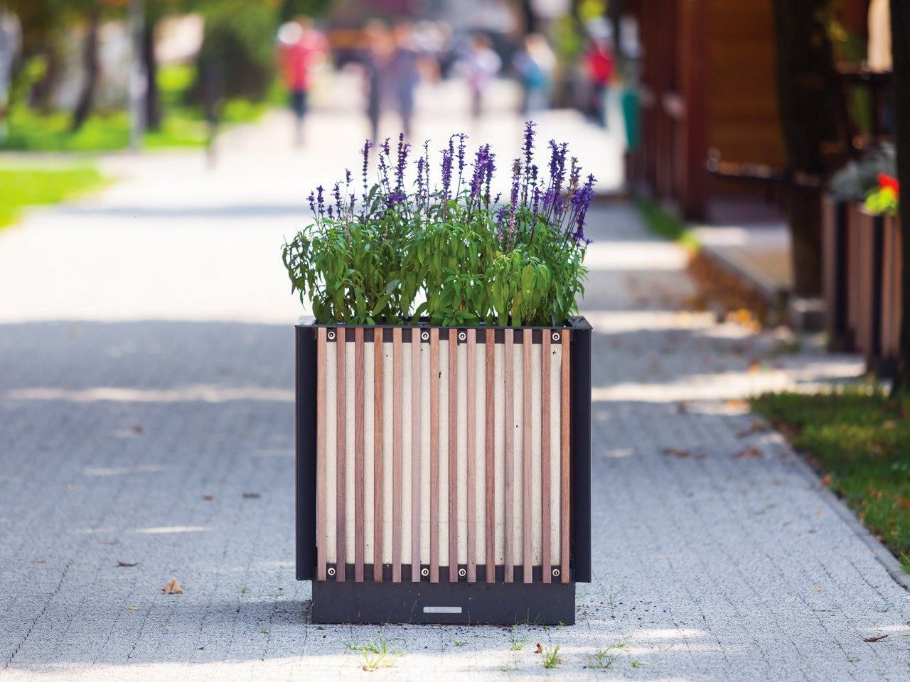 Steel Flower pot FLORIUM By mmcité1 design David Karásek, Radek Hegmon