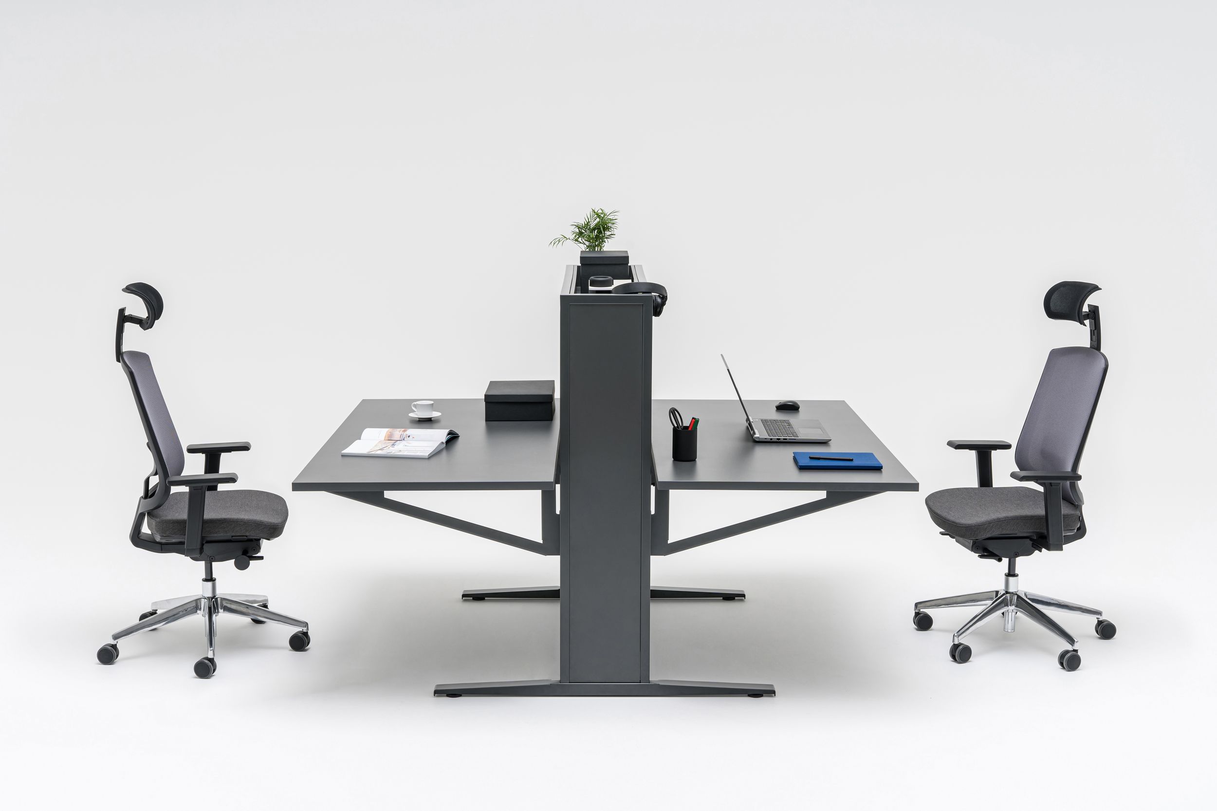 FLOW | Height-adjustable office desk By MDD