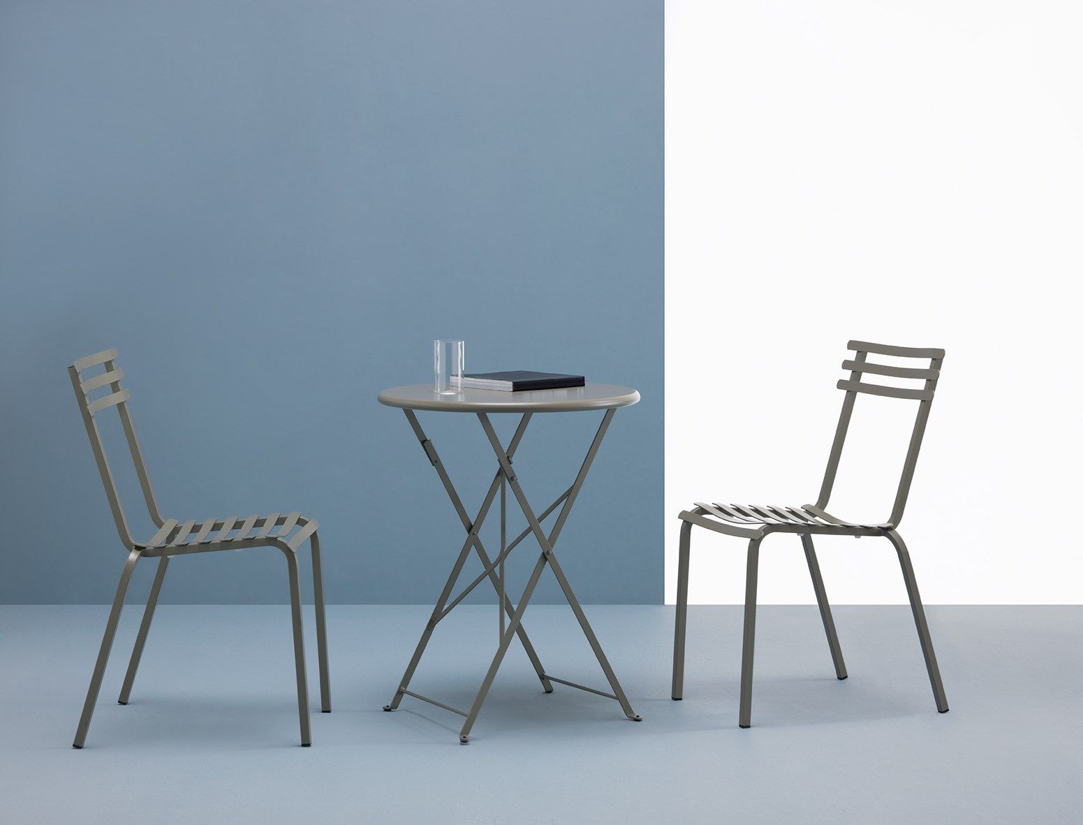 FLOWER Folding garden table By Ethimo