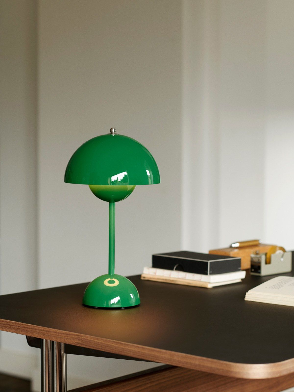 FLOWERPOT VP9 Table lamp By &Tradition | design Verner Panton