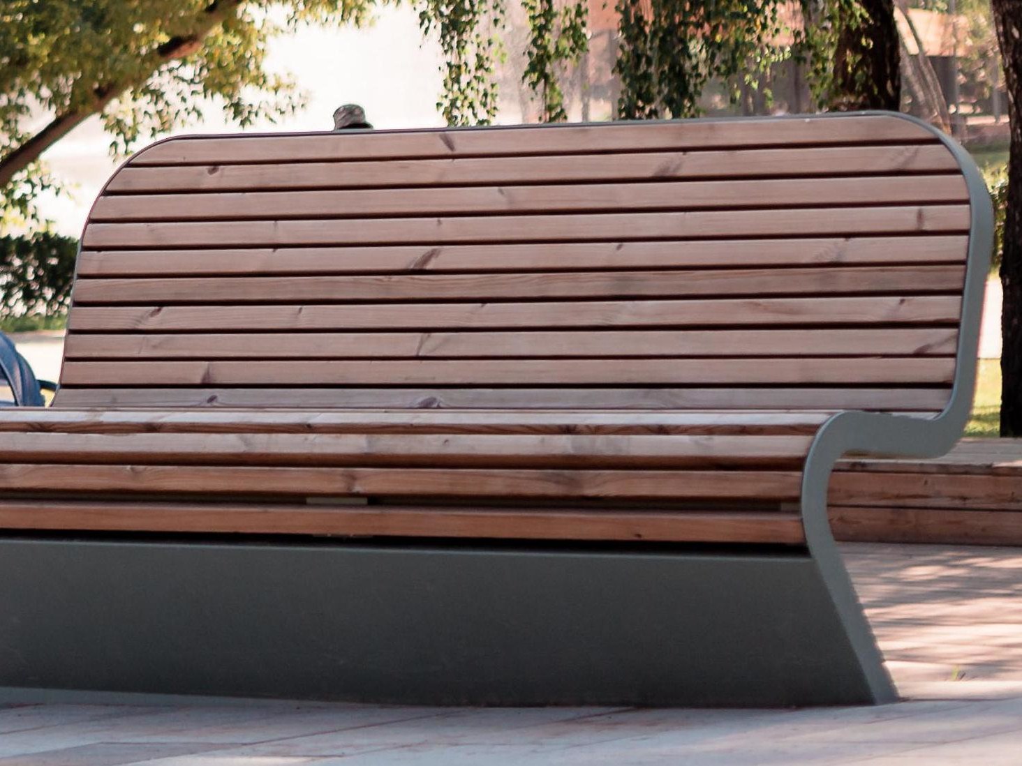 FLY | Banco con respaldo By Punto Design diseño Arturo Erbsman