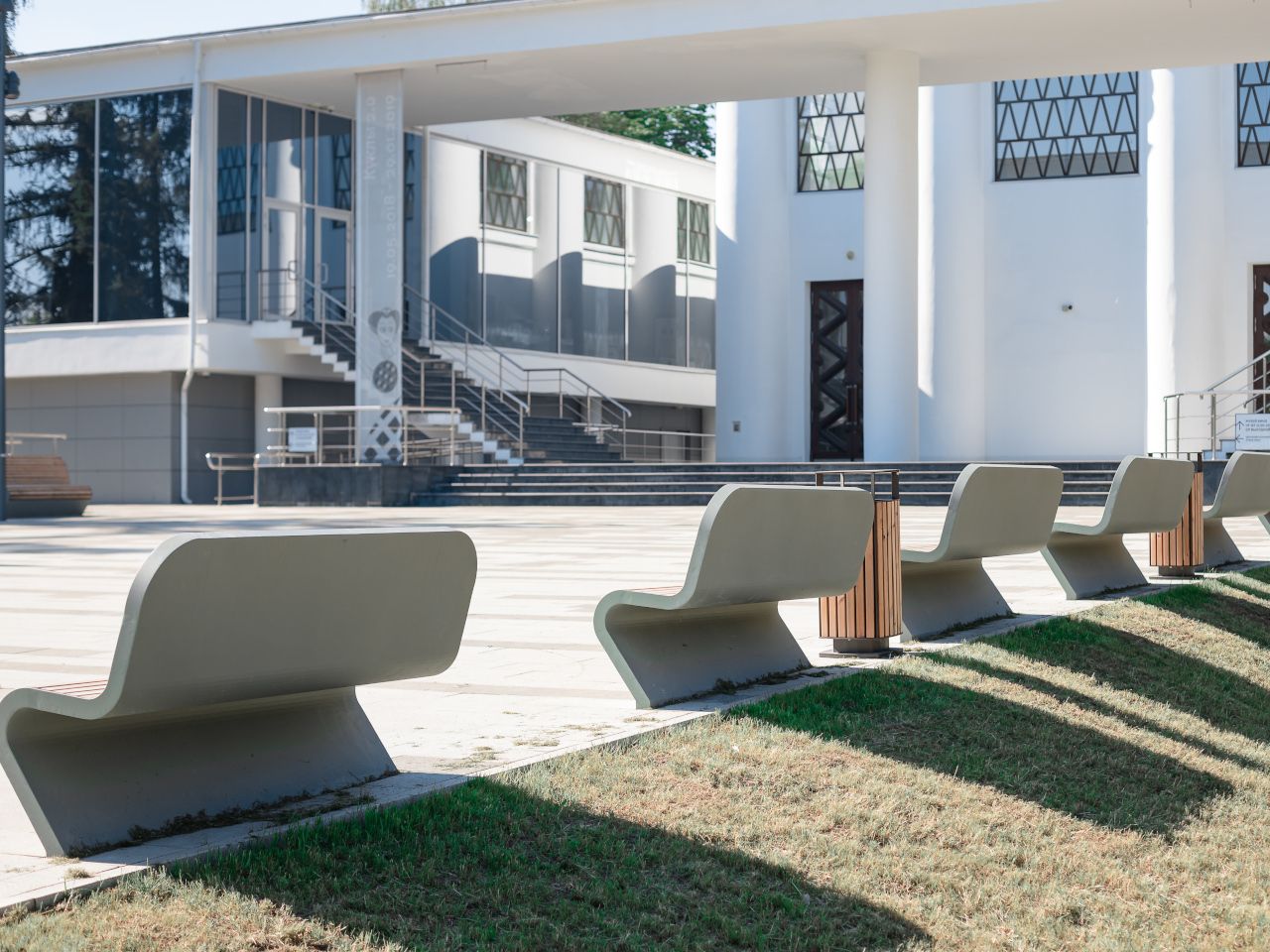 FLY | Bench with back By Punto Design design Arturo Erbsman