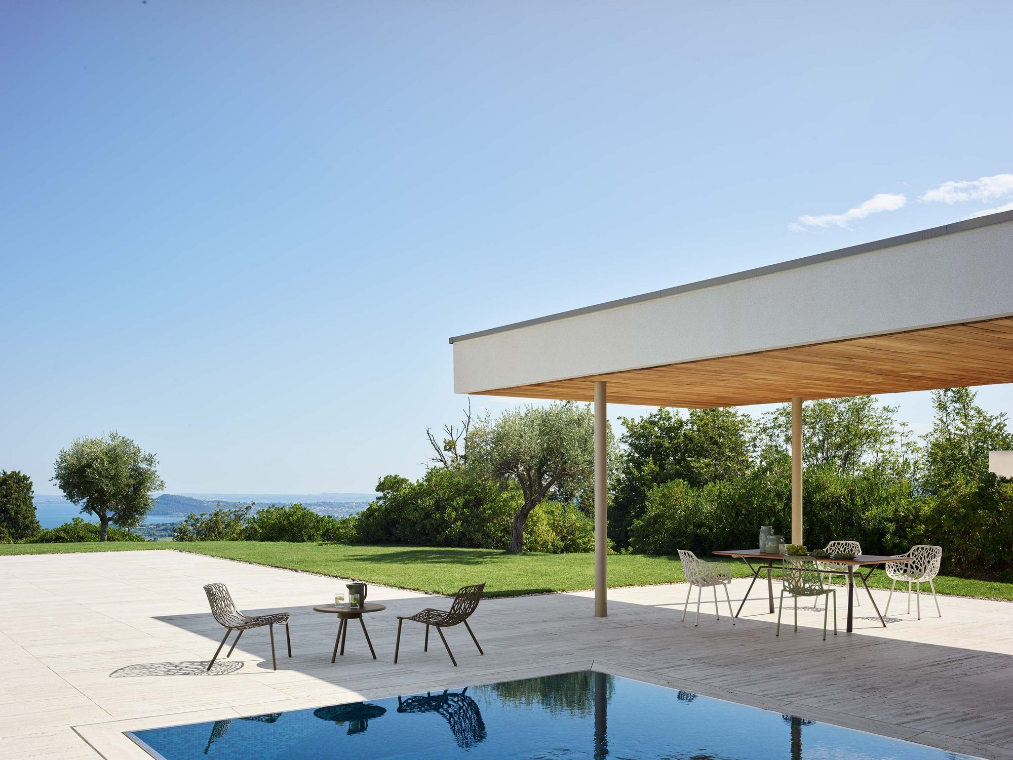 FOREST Stackable aluminium garden chair By FAST | design Robby ...