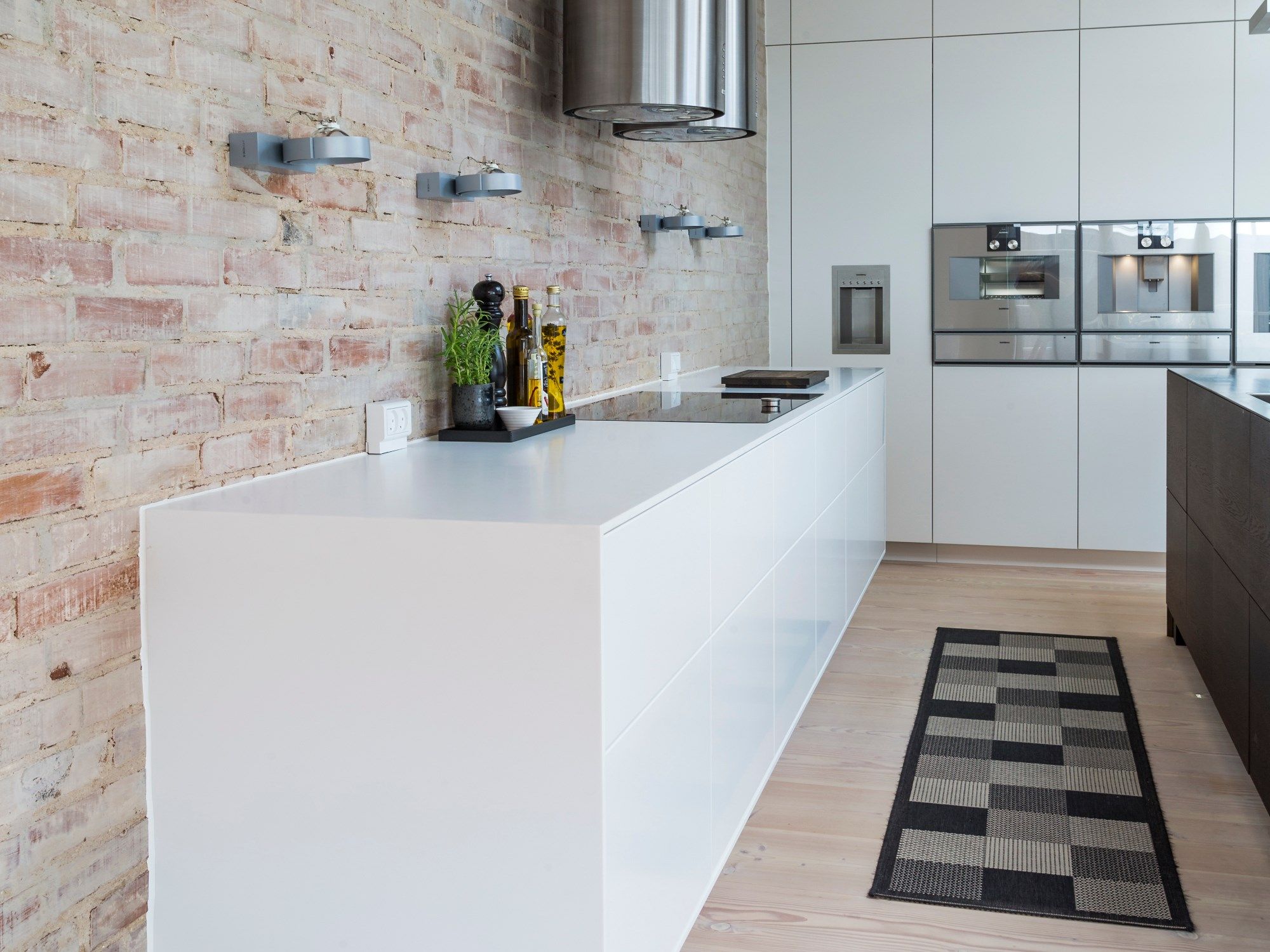 Cuisine sur mesure avec îlot FORM 45 SMOKED OAK / FORM 2 CHALK WHITE By ...