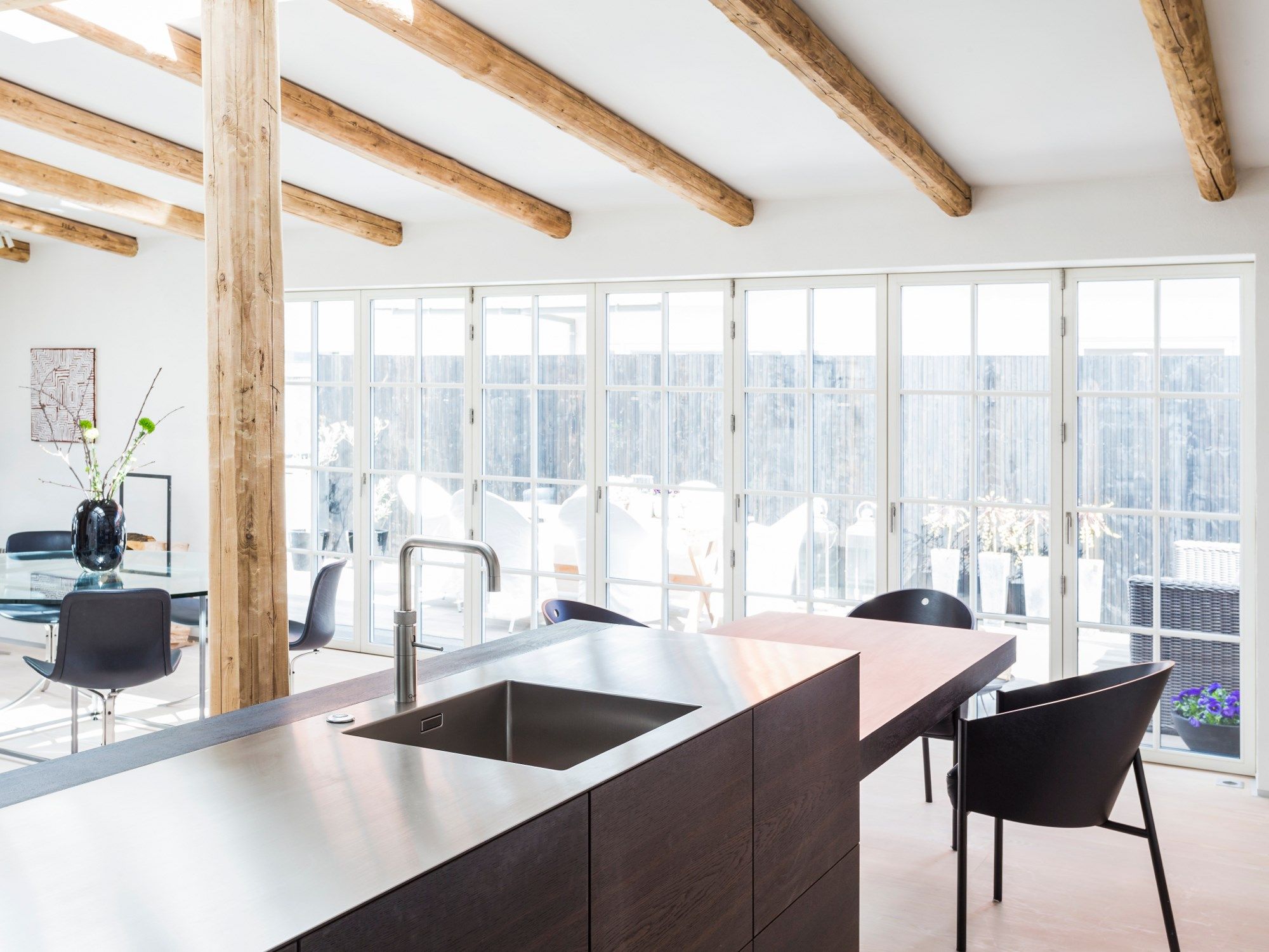 Cuisine sur mesure avec îlot FORM 45 SMOKED OAK / FORM 2 CHALK WHITE By ...