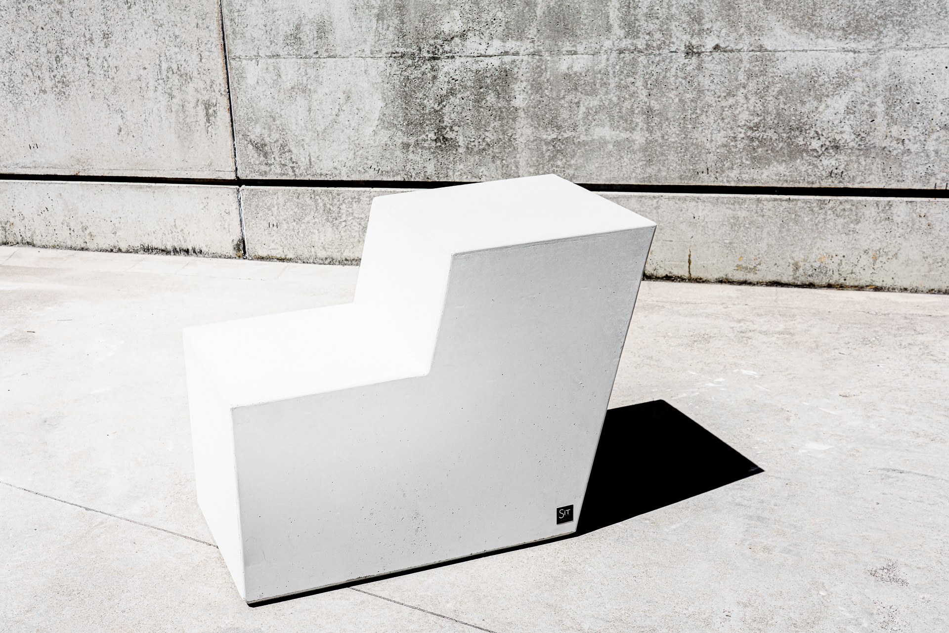 FORM Concrete outdoor chair By SIT | design Em Branco