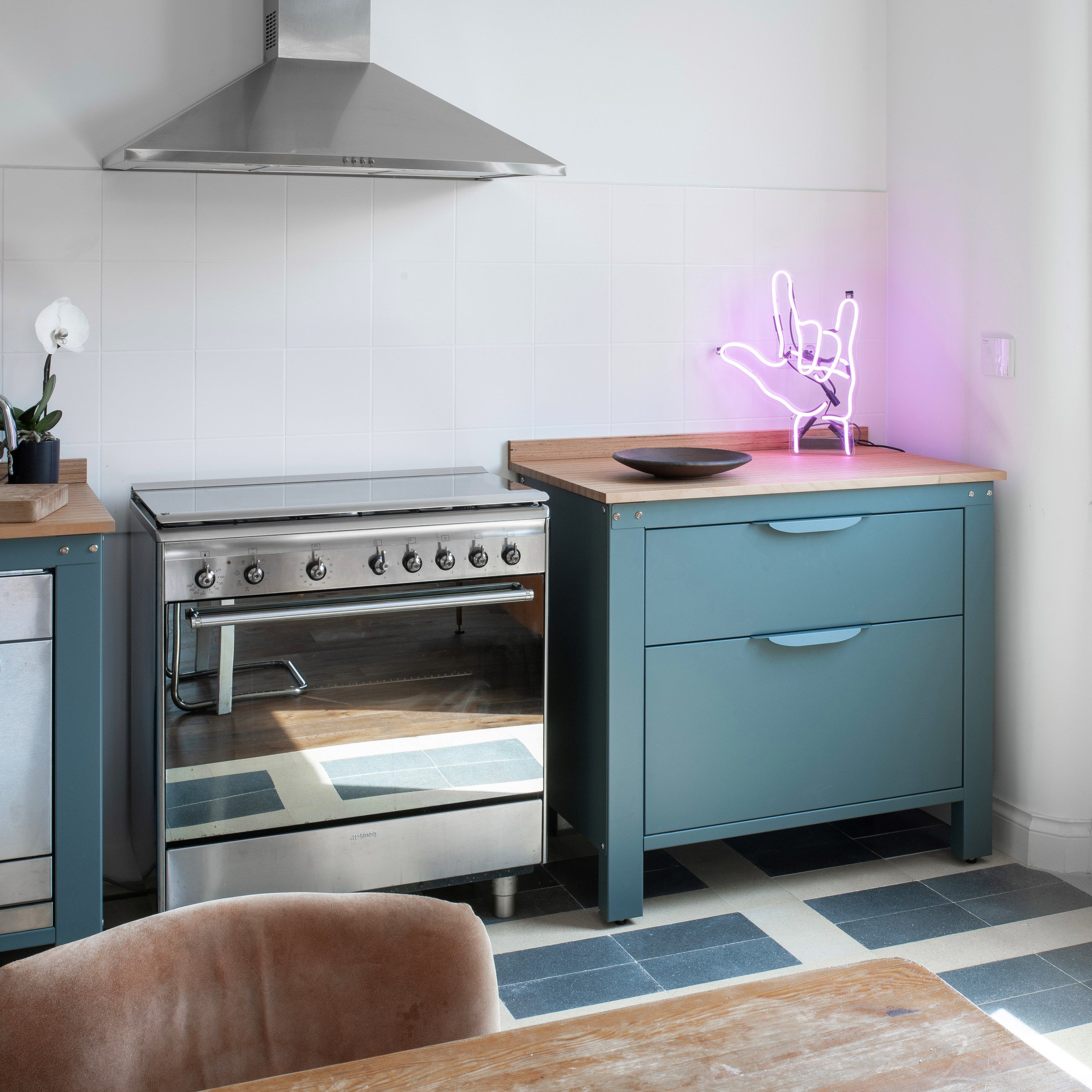 FREESTANDING Stainless steel fitted kitchen with handles By VERY SIMPLE ...