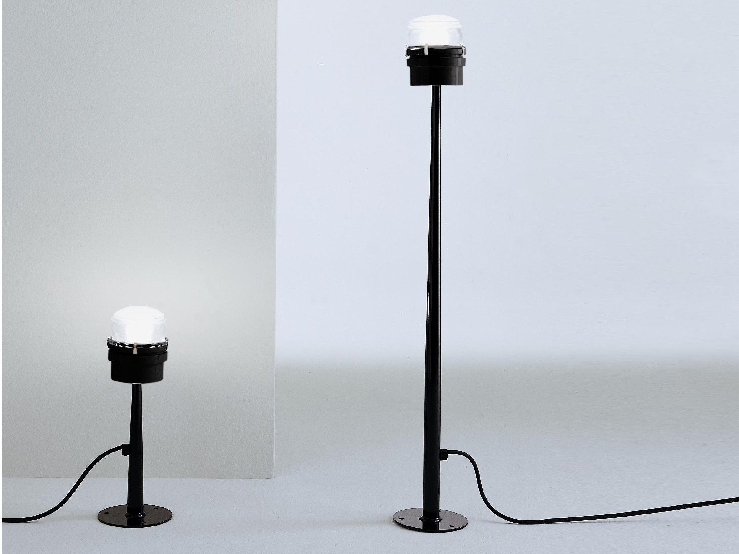 FRESNEL - 1148 Aluminium bollard light By Oluce | design Joe Colombo