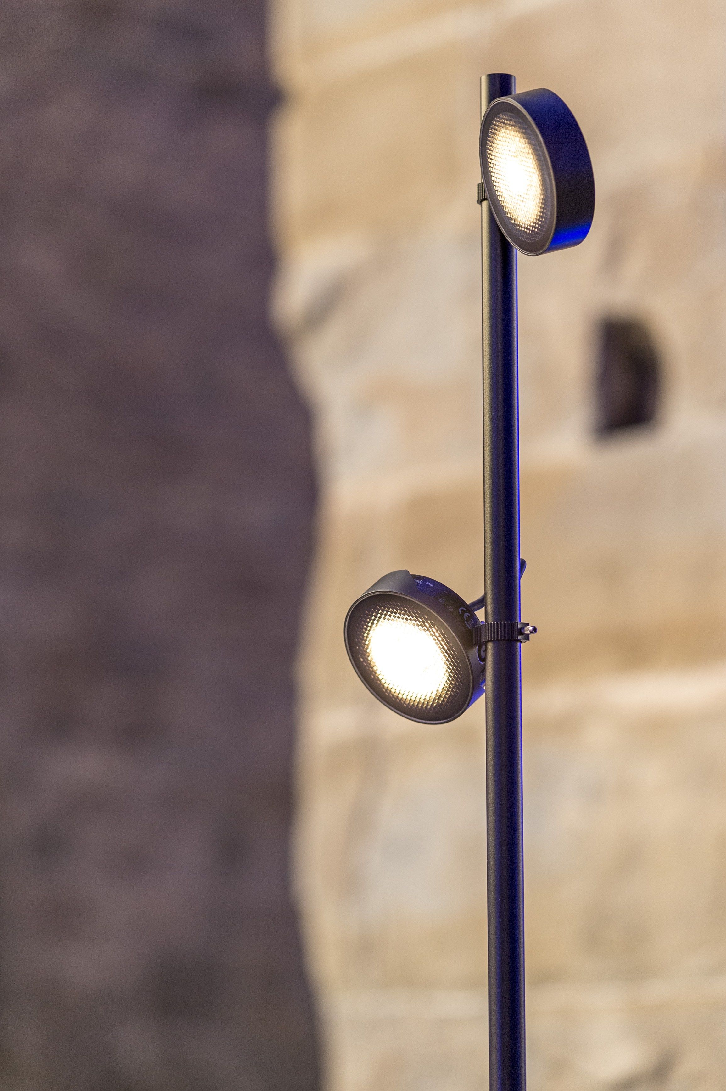 Lampada da terra per esterno orientabile in alluminio FROG - Platek ...