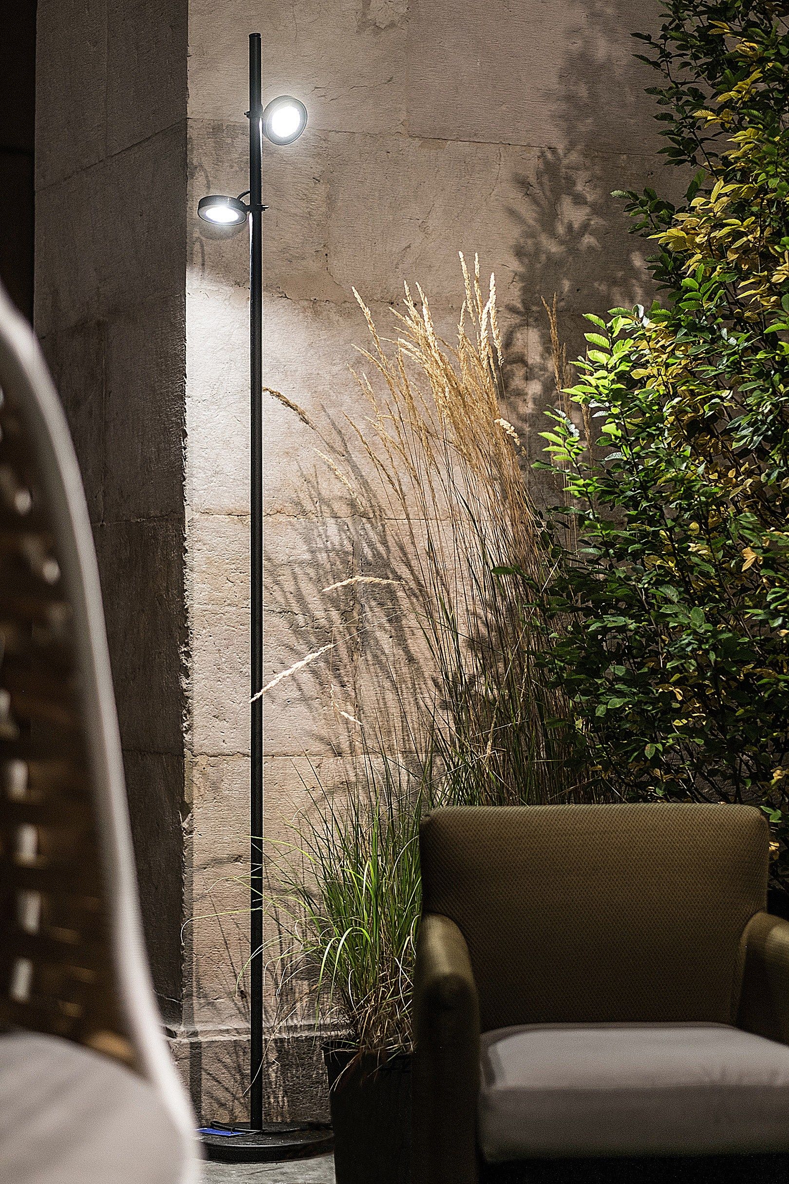 Lampada da terra per esterno orientabile in alluminio FROG - Platek ...