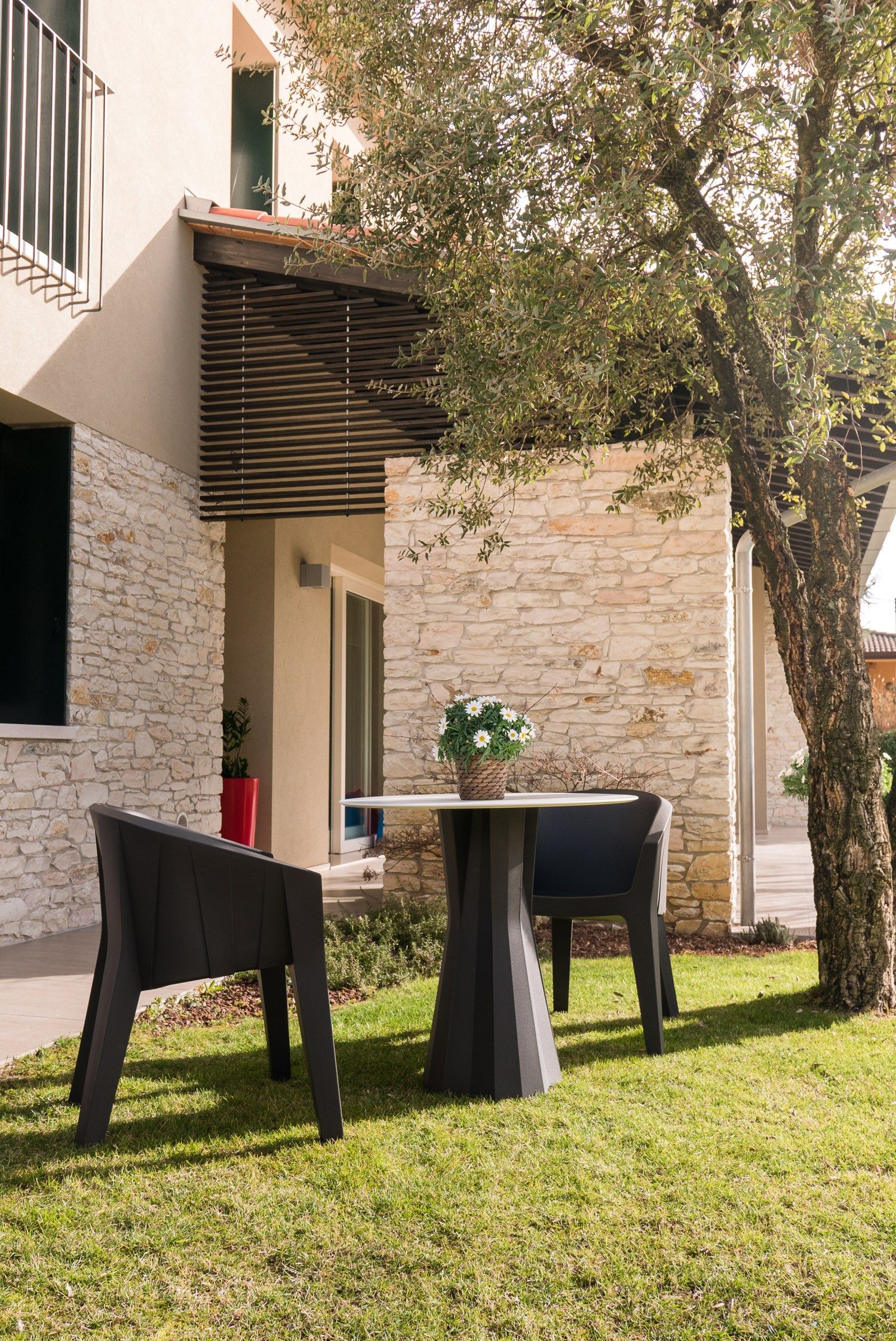 Tisch aus Polyethylen FROZEN DINING TABLE By Plust Design Matteo Ragni, Maurizio Prina