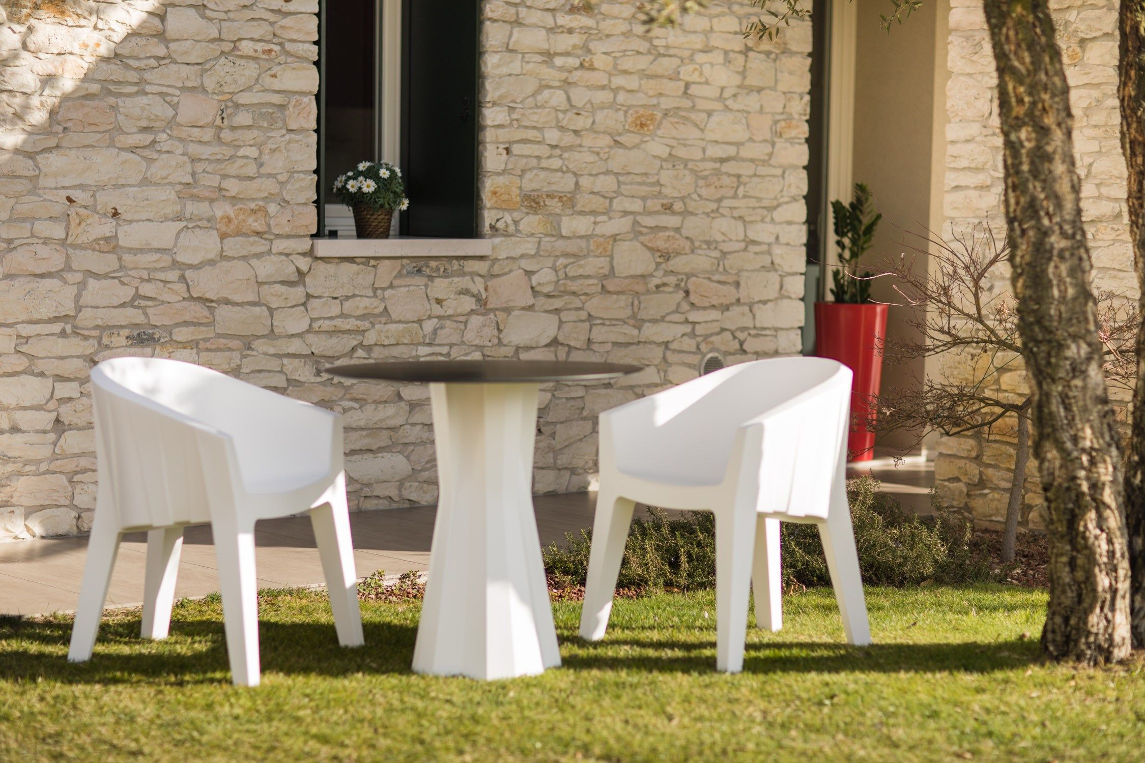 Tisch aus Polyethylen FROZEN DINING TABLE By Plust Design Matteo Ragni ...