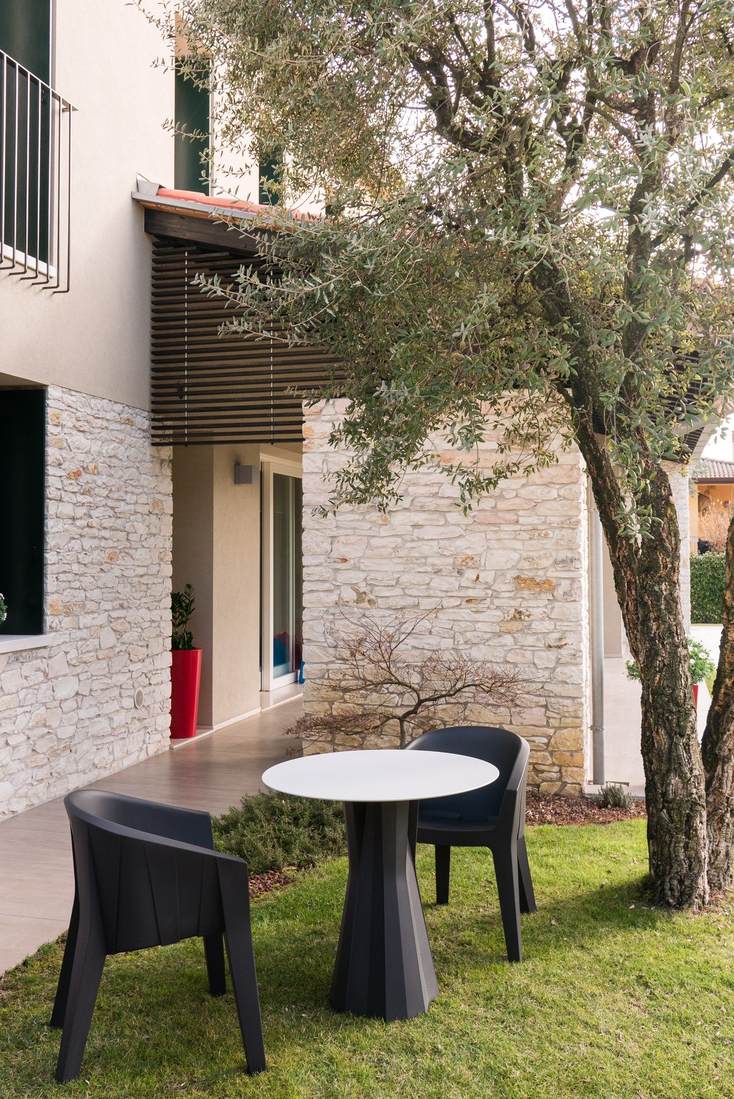 Tisch aus Polyethylen FROZEN DINING TABLE By Plust Design Matteo Ragni, Maurizio Prina