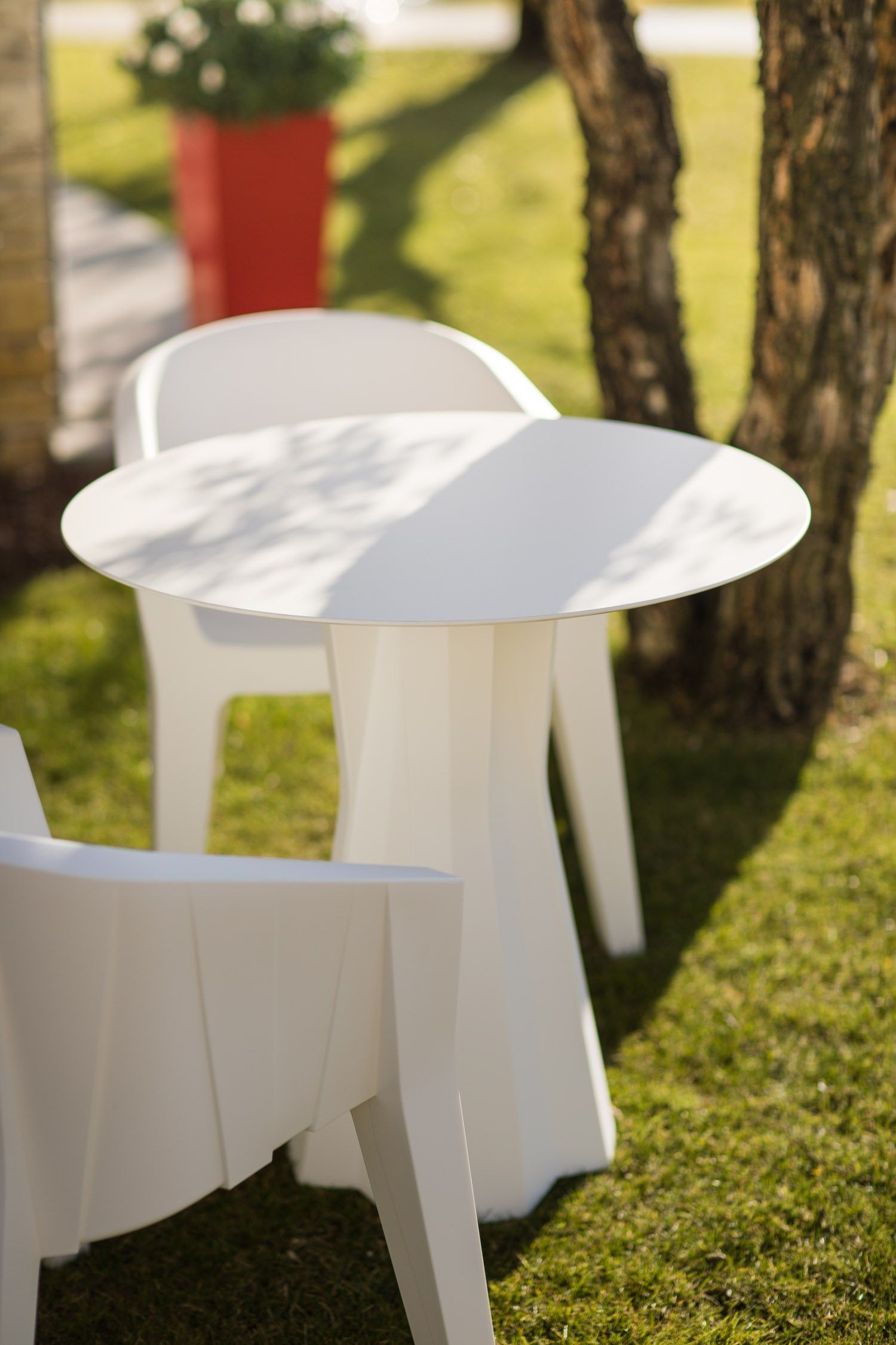 Tisch aus Polyethylen FROZEN DINING TABLE By Plust Design Matteo Ragni ...