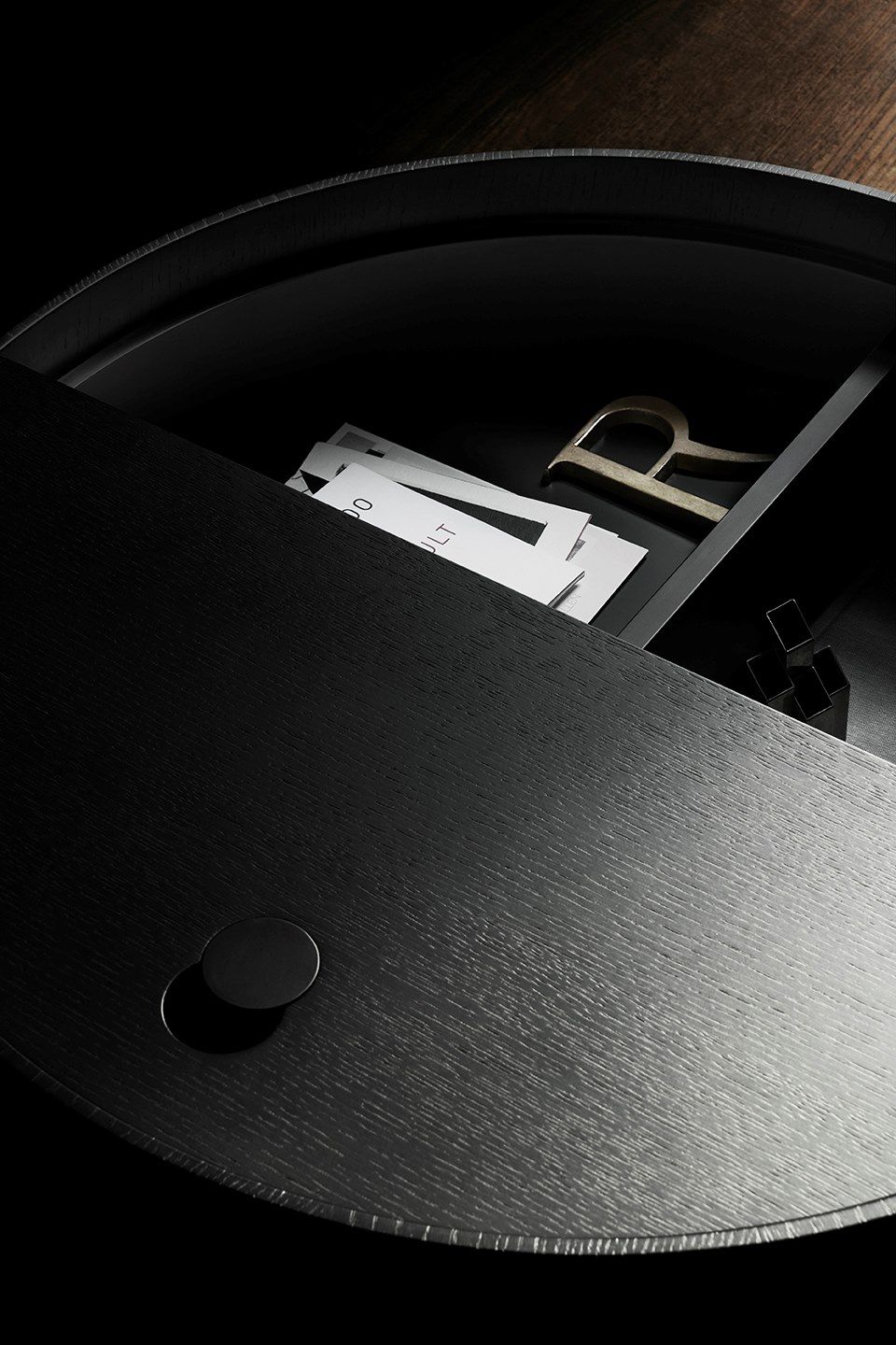 FULL MOON Round coffee table with storage space By Living Divani | design mist-o