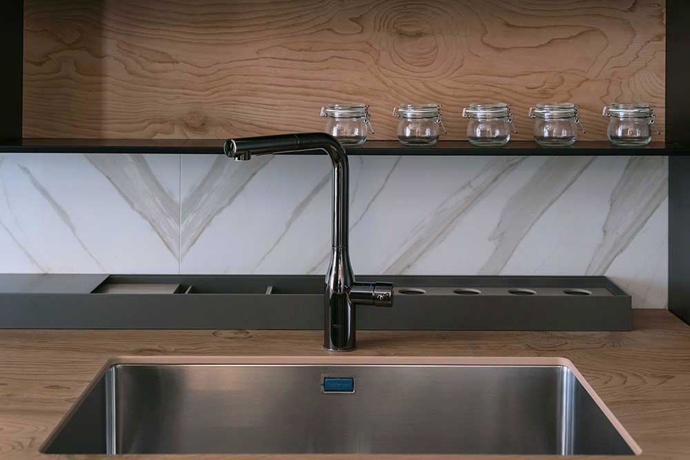 Linear custom kitchen FUSION By Maiullari design Giovanni Pesce