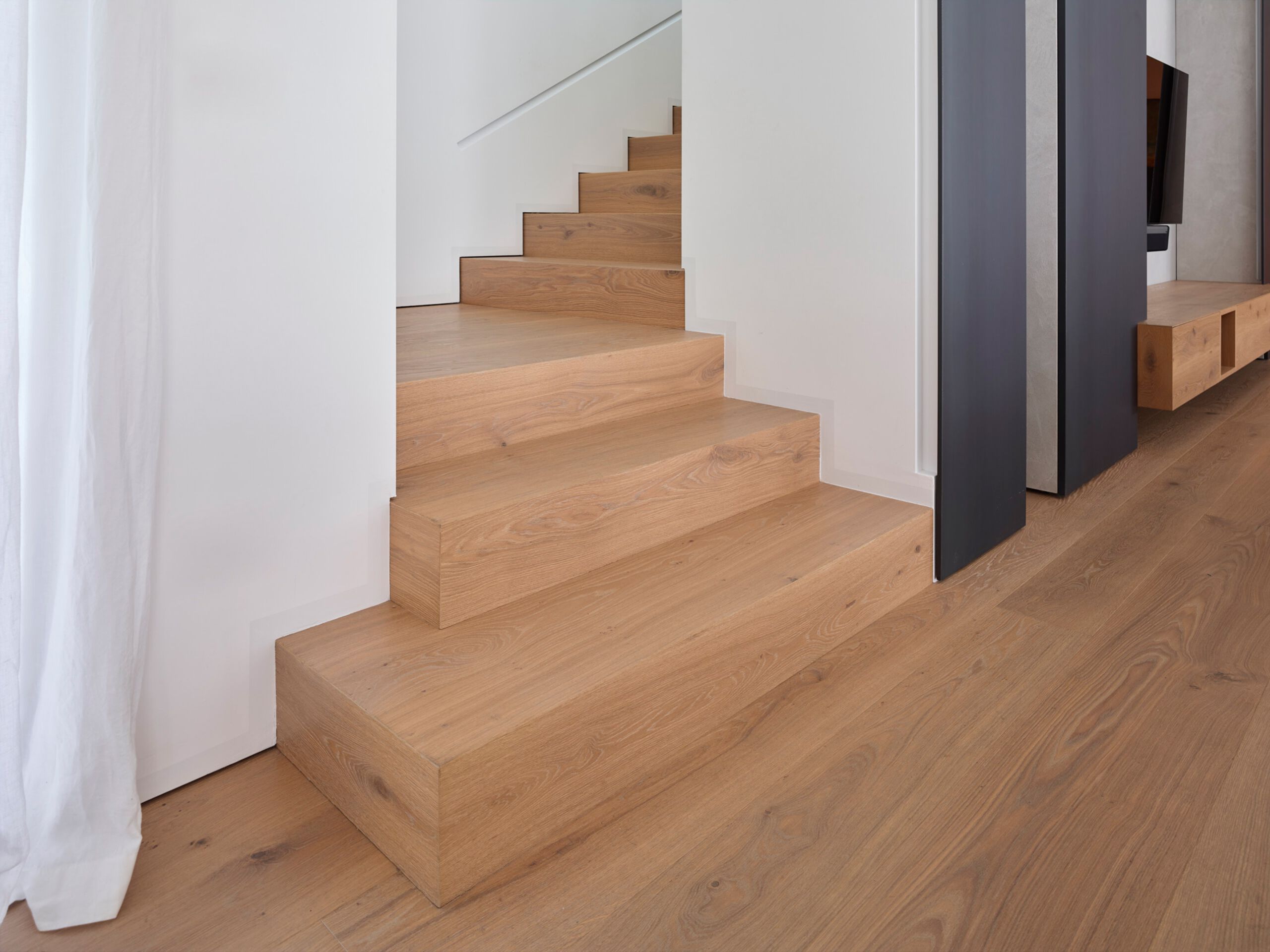 STAIR WITH MATCHING TREAD/RISER Three-crossed-layers wooden covering By ...