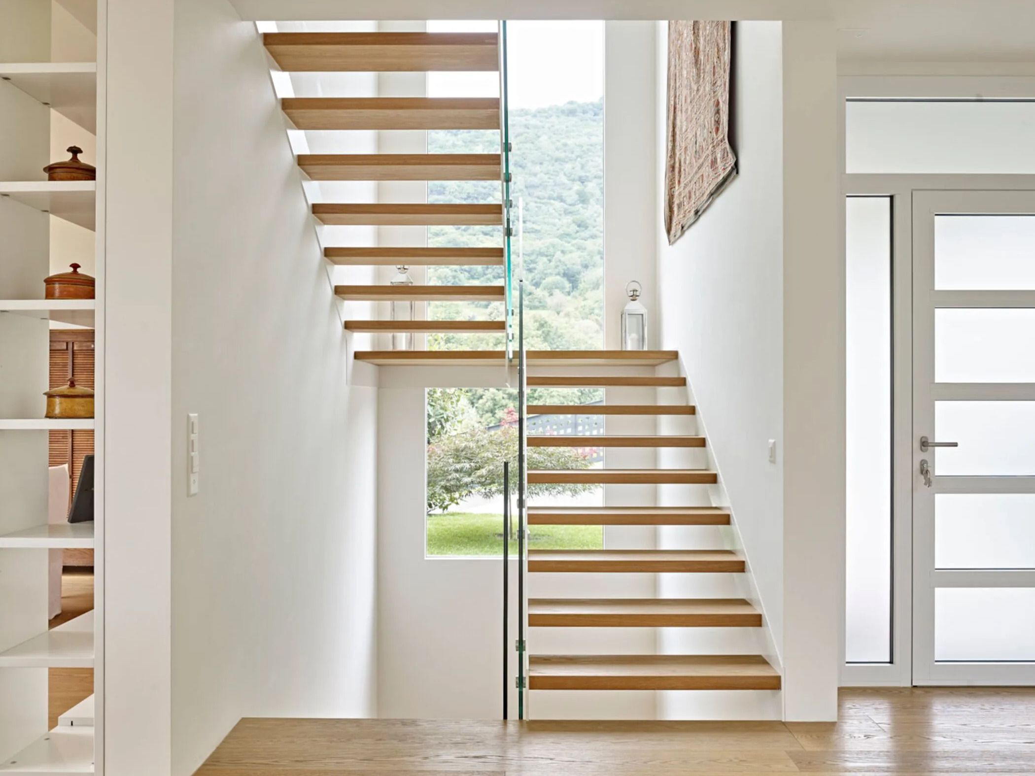 STAIR WITH SELF-SUPPORTING TREAD Three-crossed-layers wooden covering ...