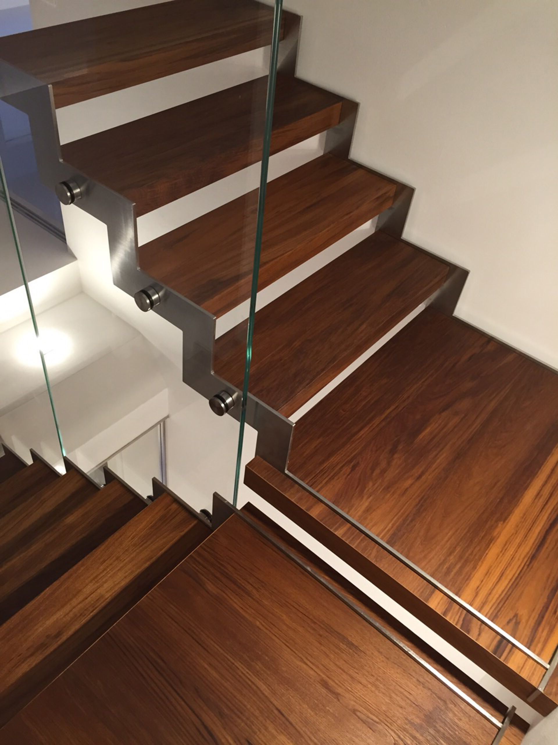 STAIR WITH SELF-SUPPORTING TREAD Three-crossed-layers wooden covering ...