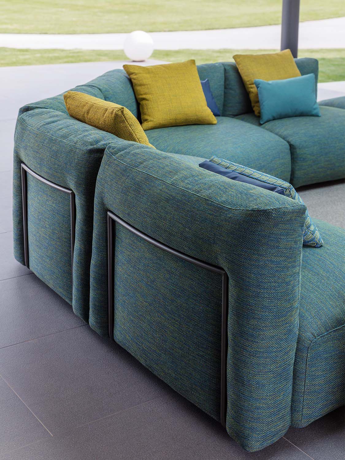 FIOCCO Garden sofa By Flou