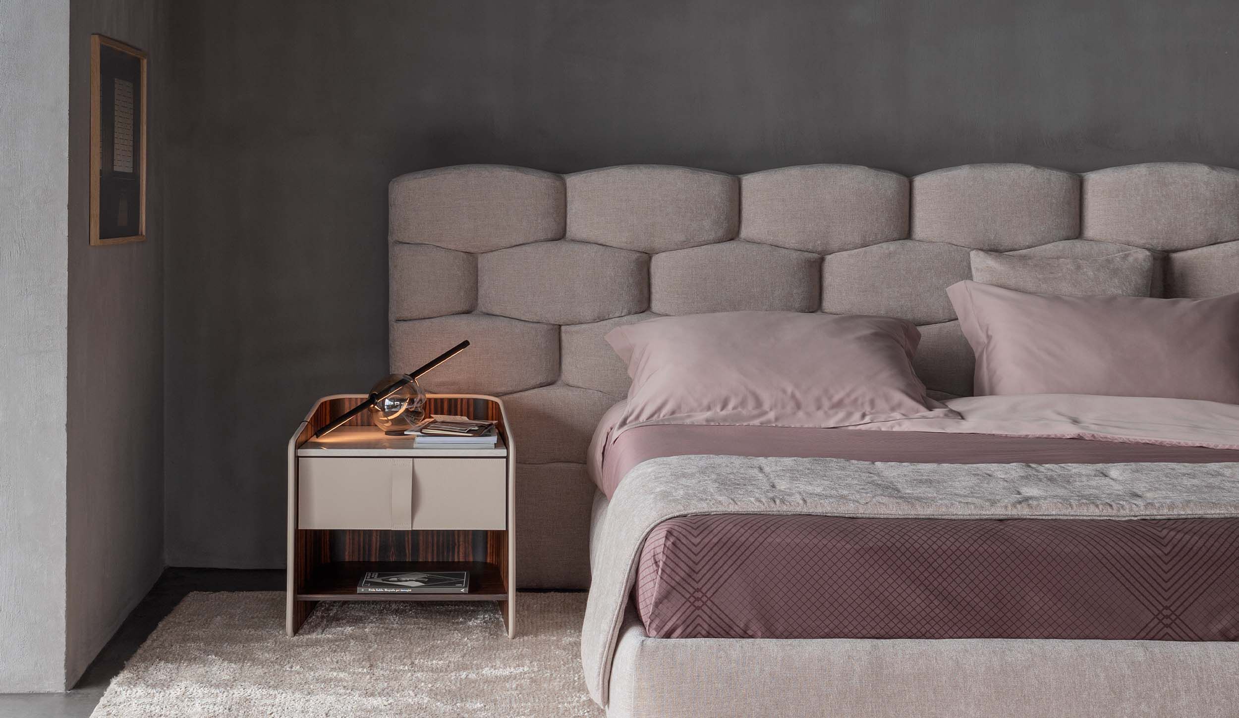 GENTLEMAN 床头柜 By Flou