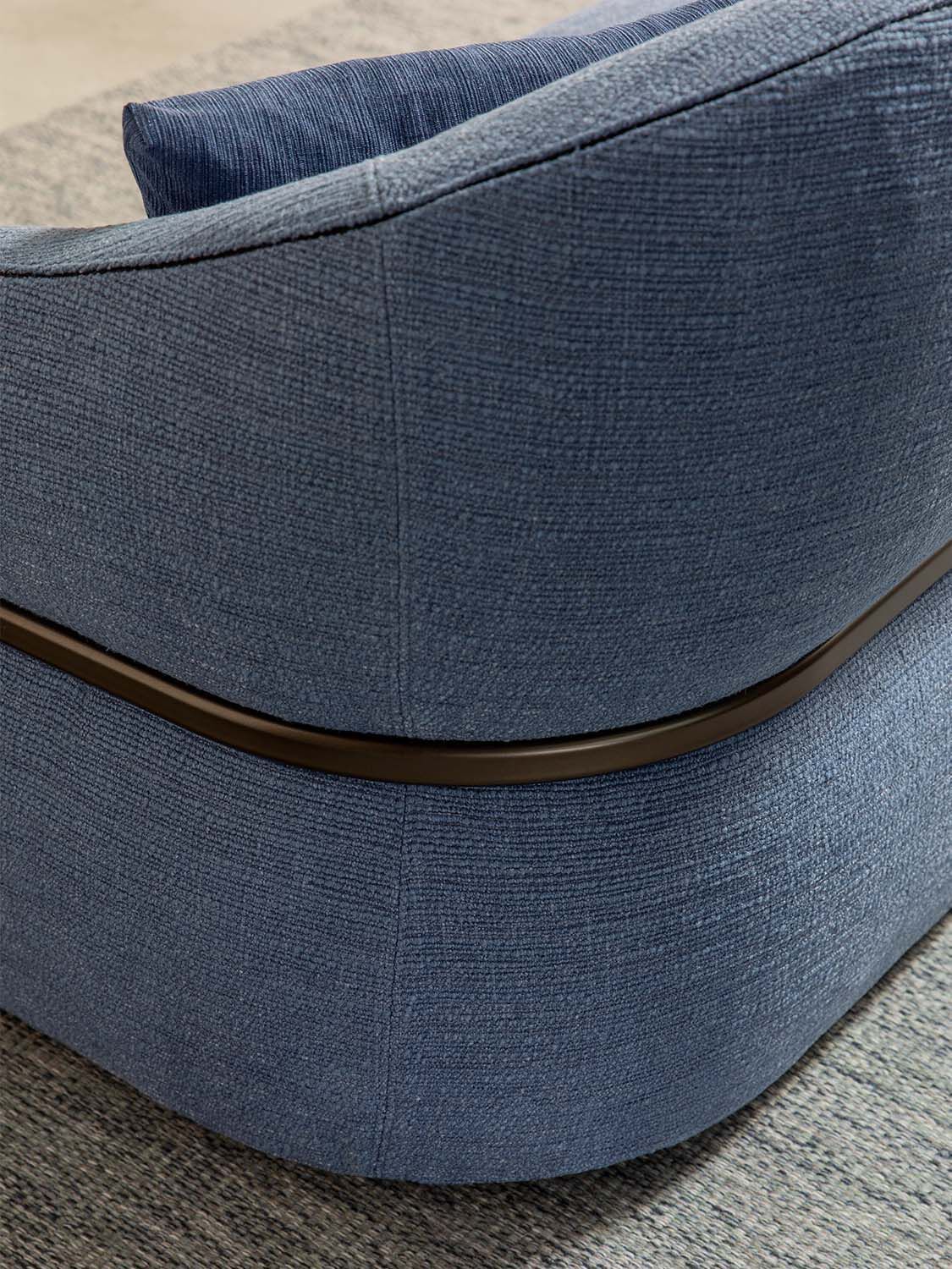 MADAME BUTTERFLY 2 seater sofa By Flou | design the Touch Studio