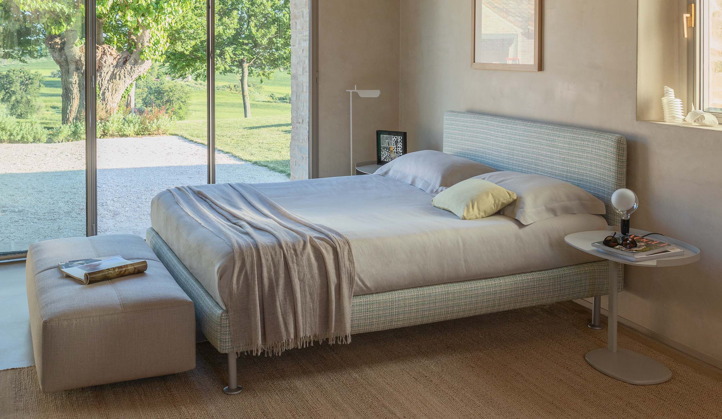 NOTTURNO Letto matrimoniale con ruote By Flou