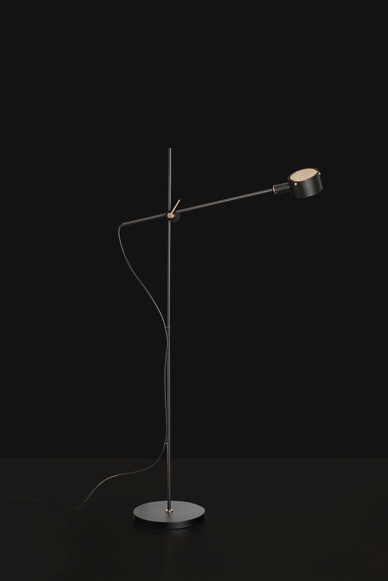 G.O. - 352 Floor lamp By Oluce | design Giuseppe Ostuni
