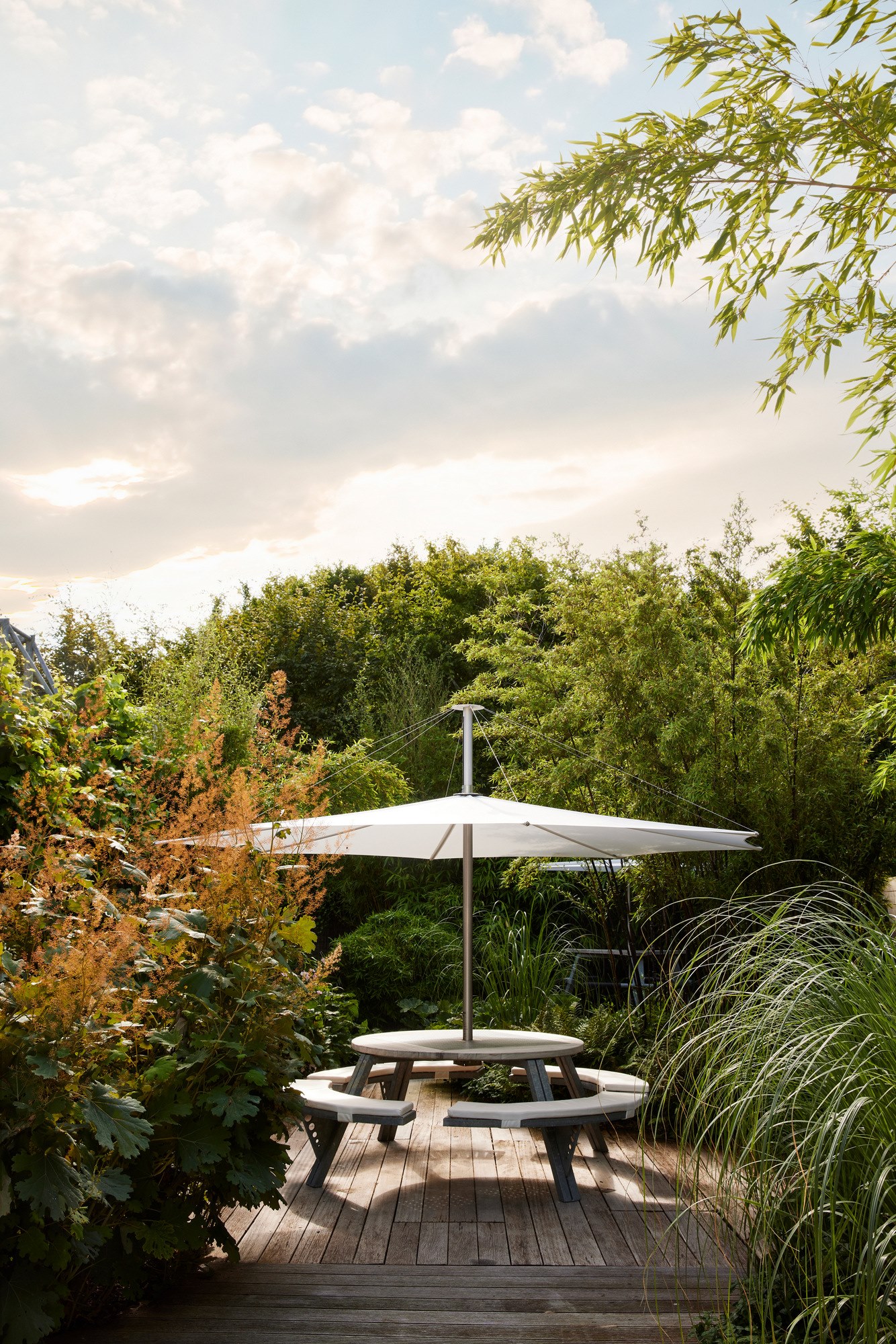 GARGANTUA Picnic table with integrated benches By Extremis | design ...