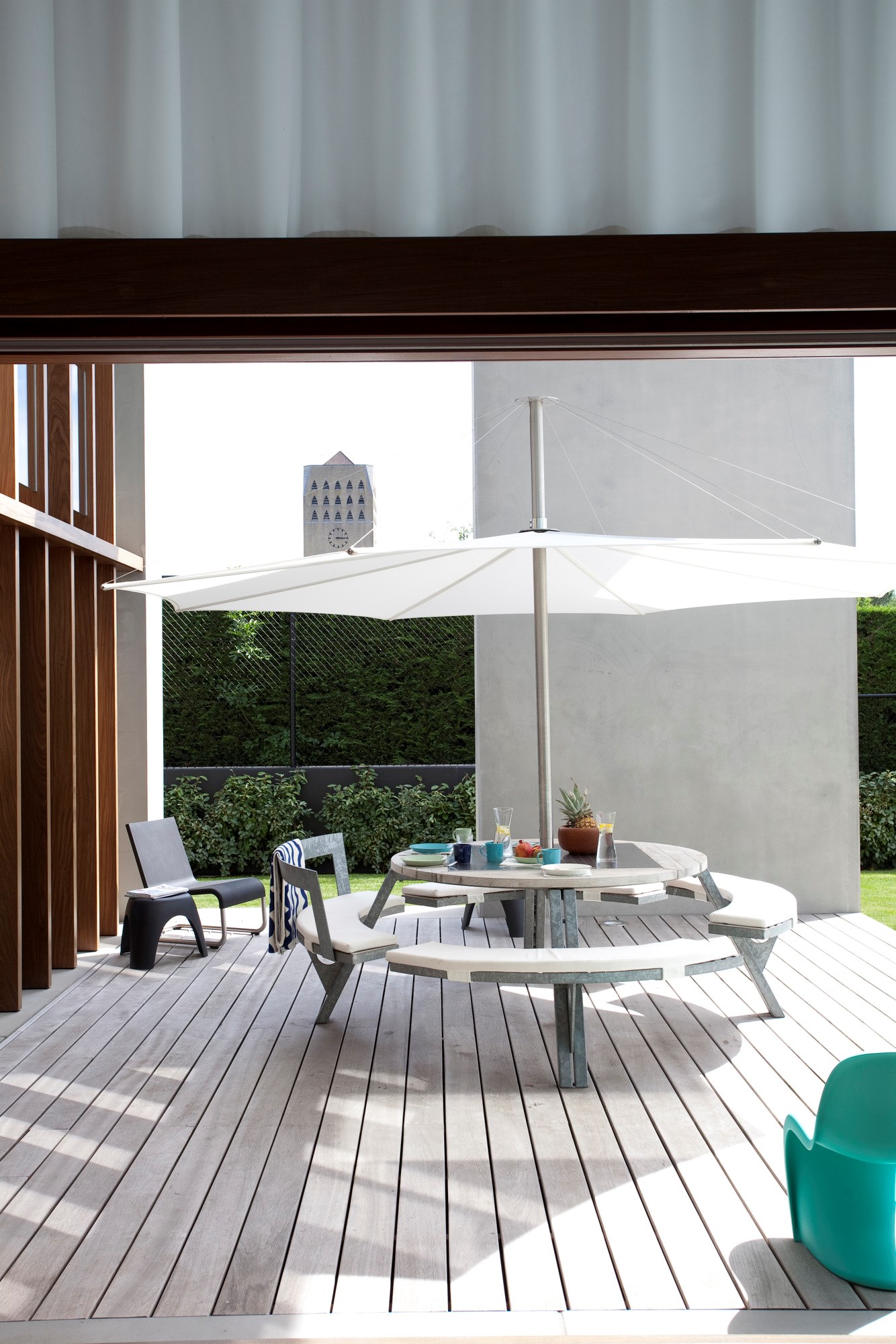 GARGANTUA Picnic table with integrated benches By Extremis | design ...