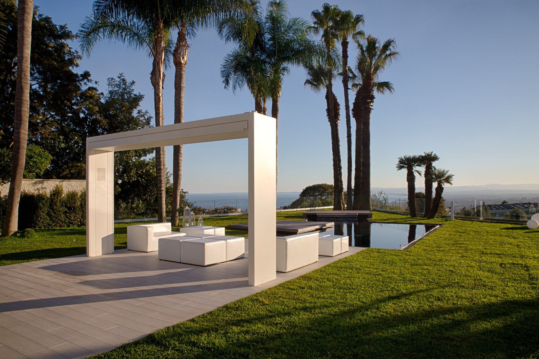 GATE SHADE Motorized freestanding Folding arm awning By UNOSIDER ...