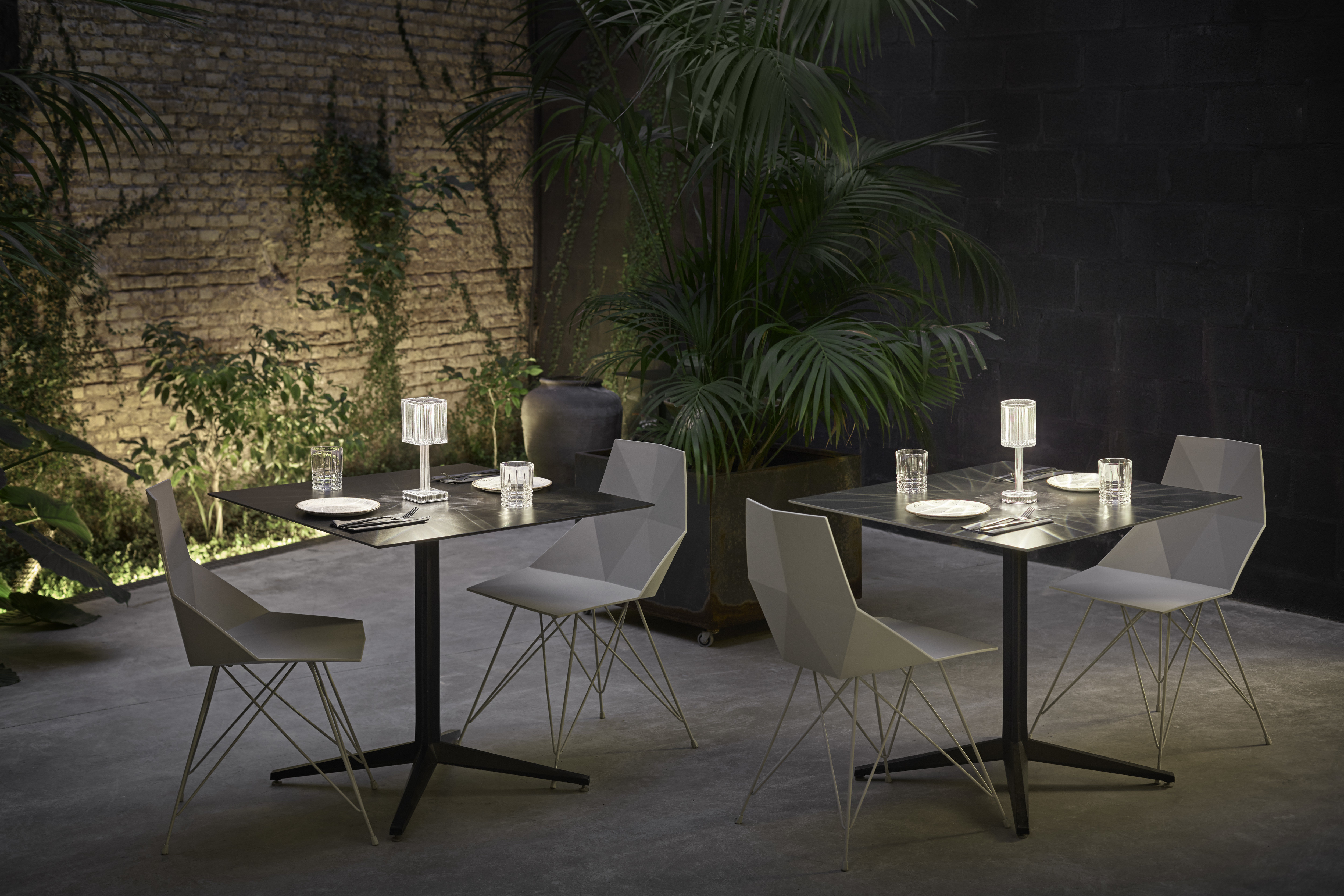 GATSBY Glass Outdoor table lamp By Vondom | design Ramón Esteve