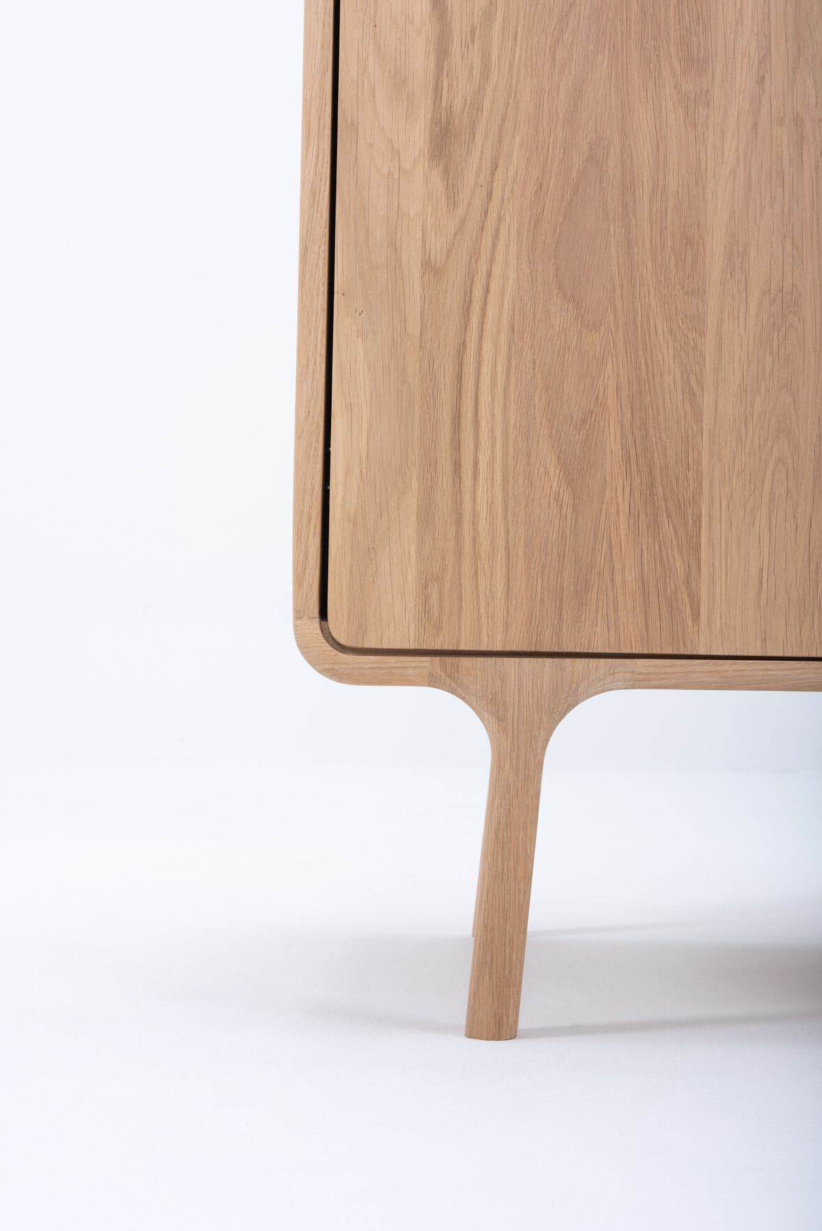 FAWN Oak highboard with doors By GAZZDA | design Salih Teskeredzic