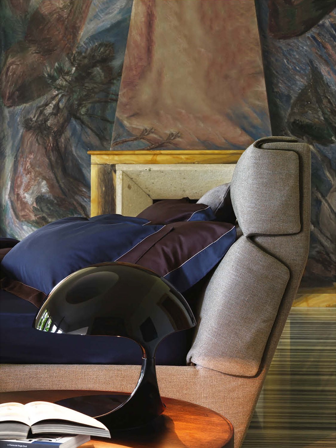 GENTLEMAN Double bed By Flou