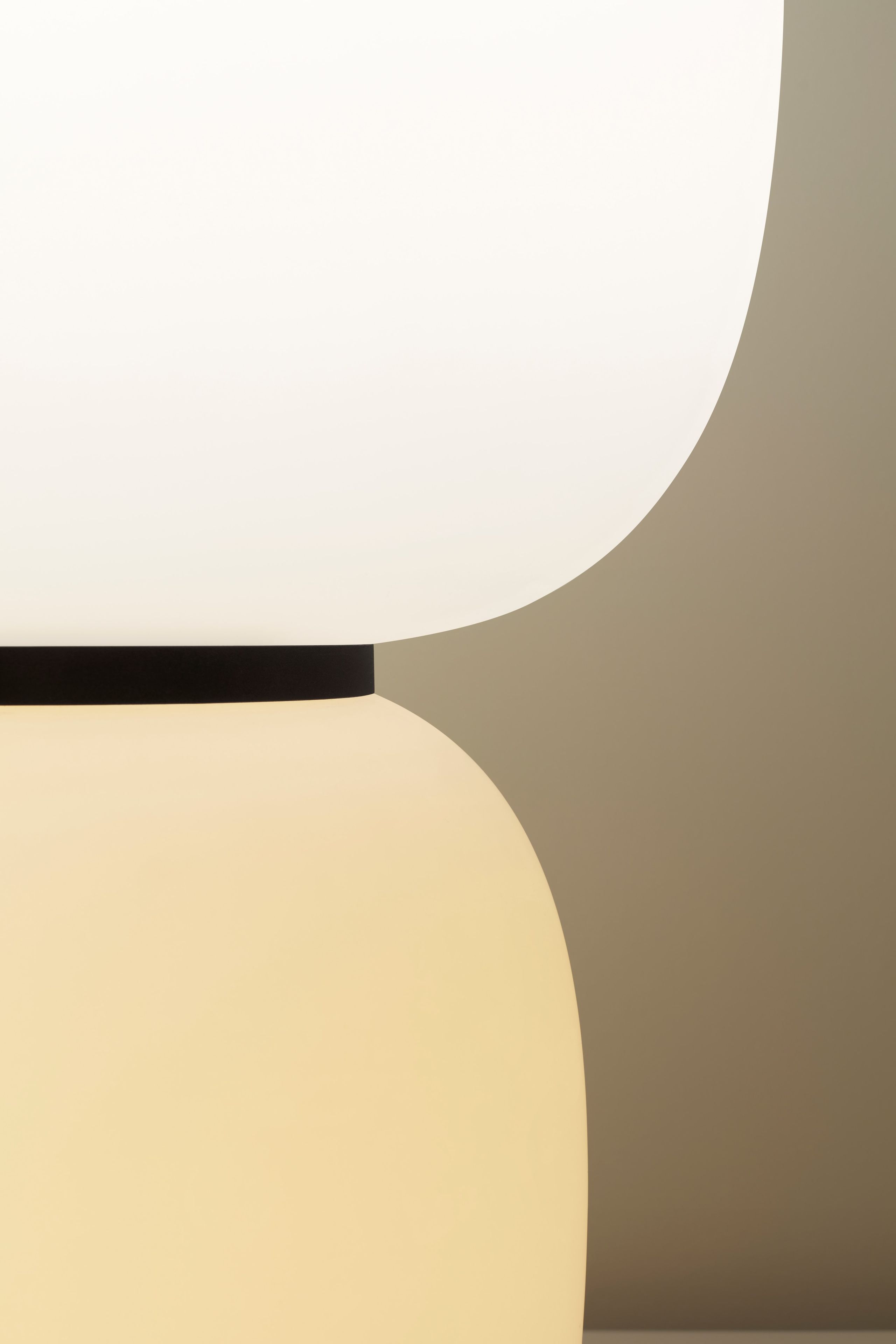 台灯 GHOST 4970 Ghost系列 By Vibia 设计师Arik Levy