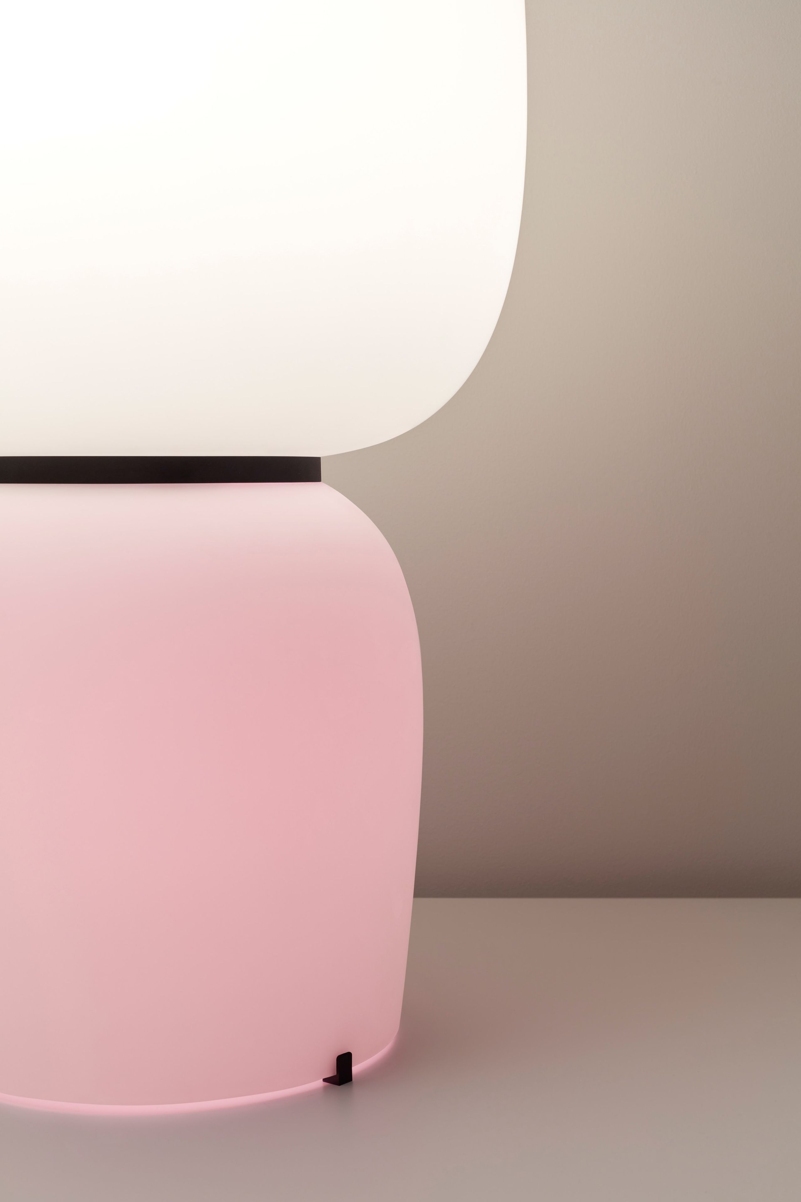 台灯 GHOST 4970 Ghost系列 By Vibia 设计师Arik Levy