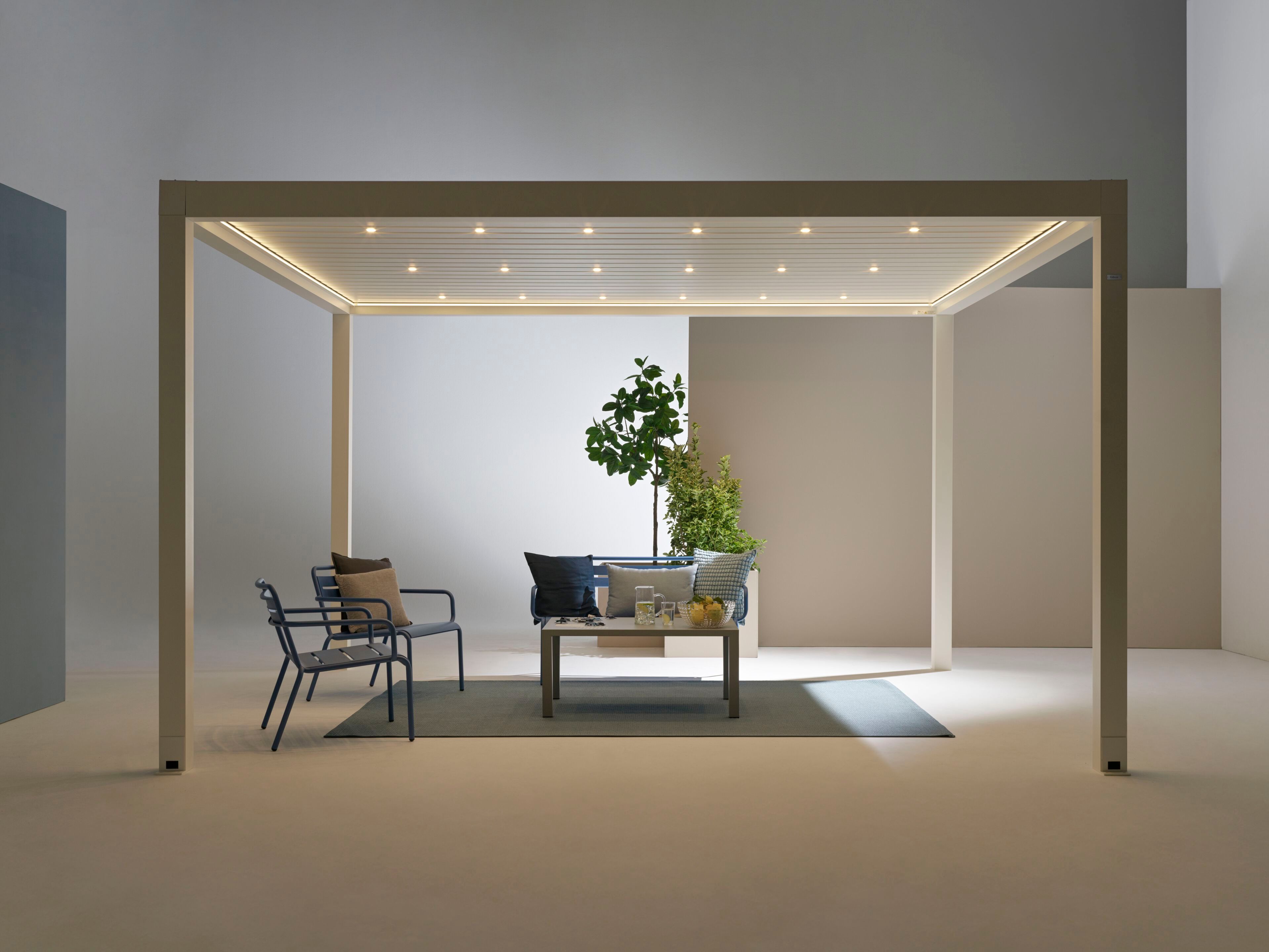 Pergola bioclimatica in alluminio a lamelle orientabili MOVIE - GIBUS ...