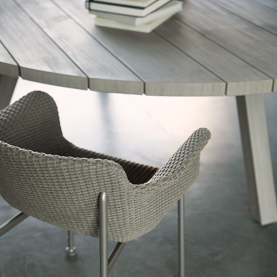 GINA | Chair with armrests By JANUS et Cie design Piero Lissoni