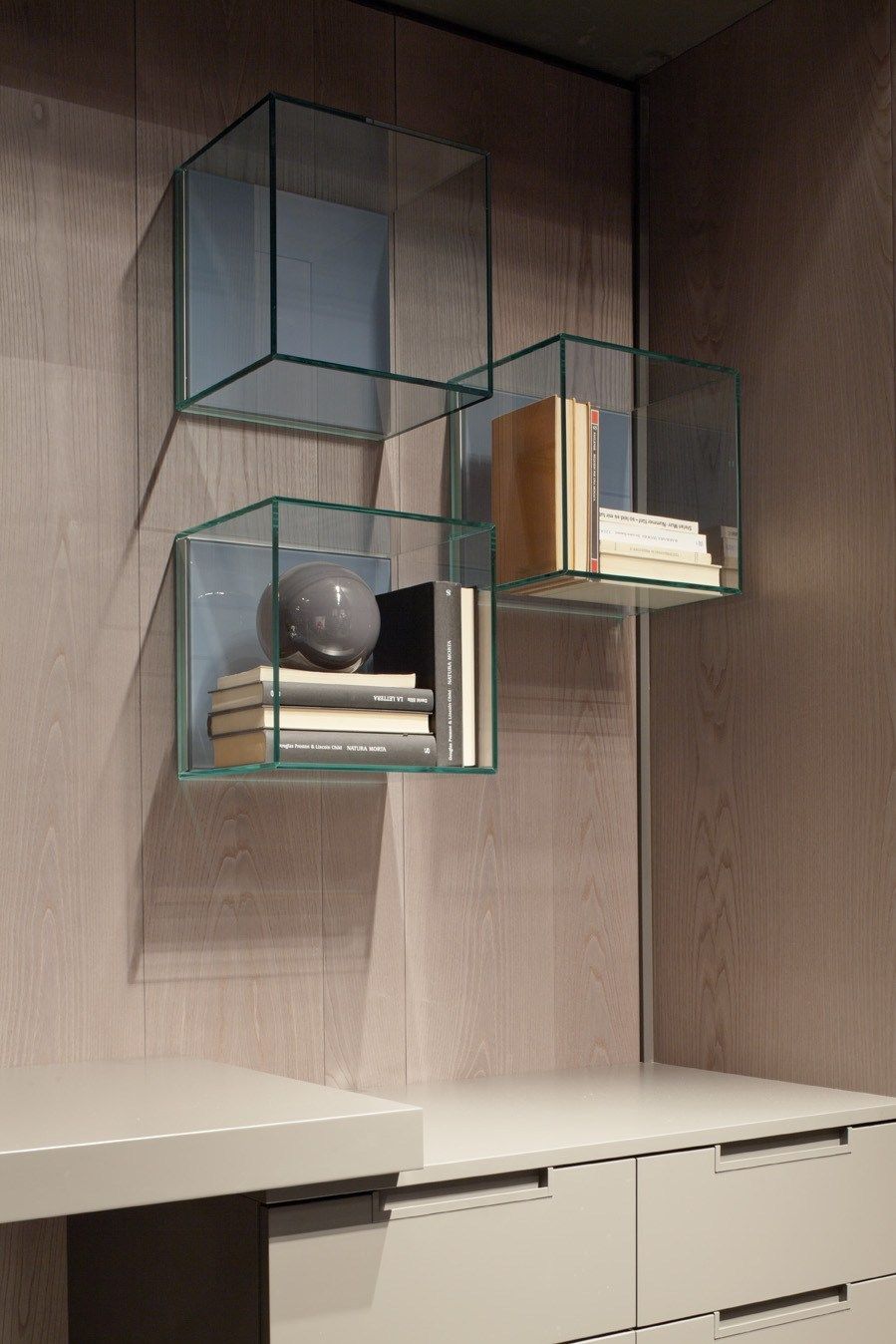 GLASSBOX Wall cabinet By EmmeBi | design Pietro Arosio
