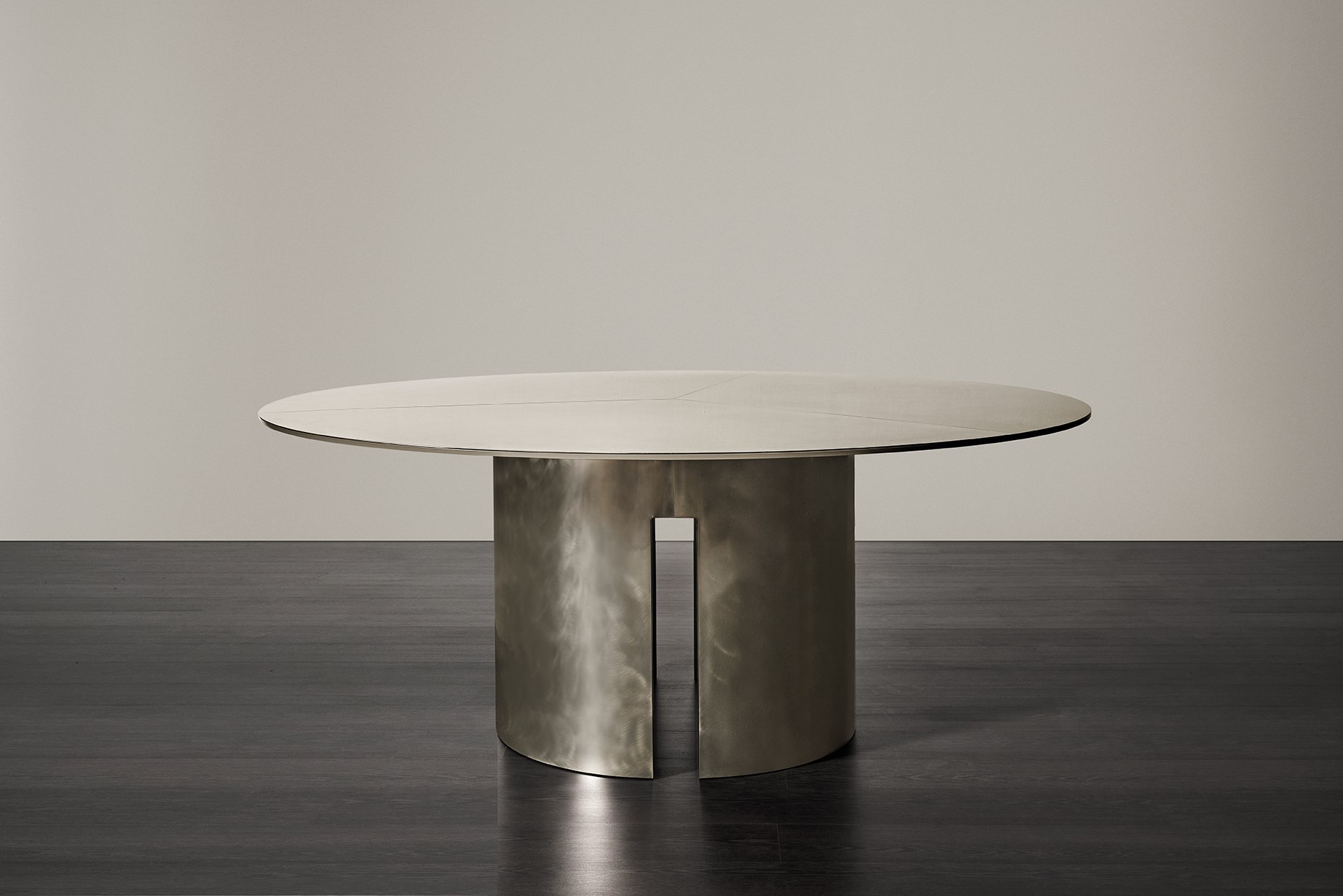 GONG | Tavolo in ottone By Meridiani design Andrea Parisio