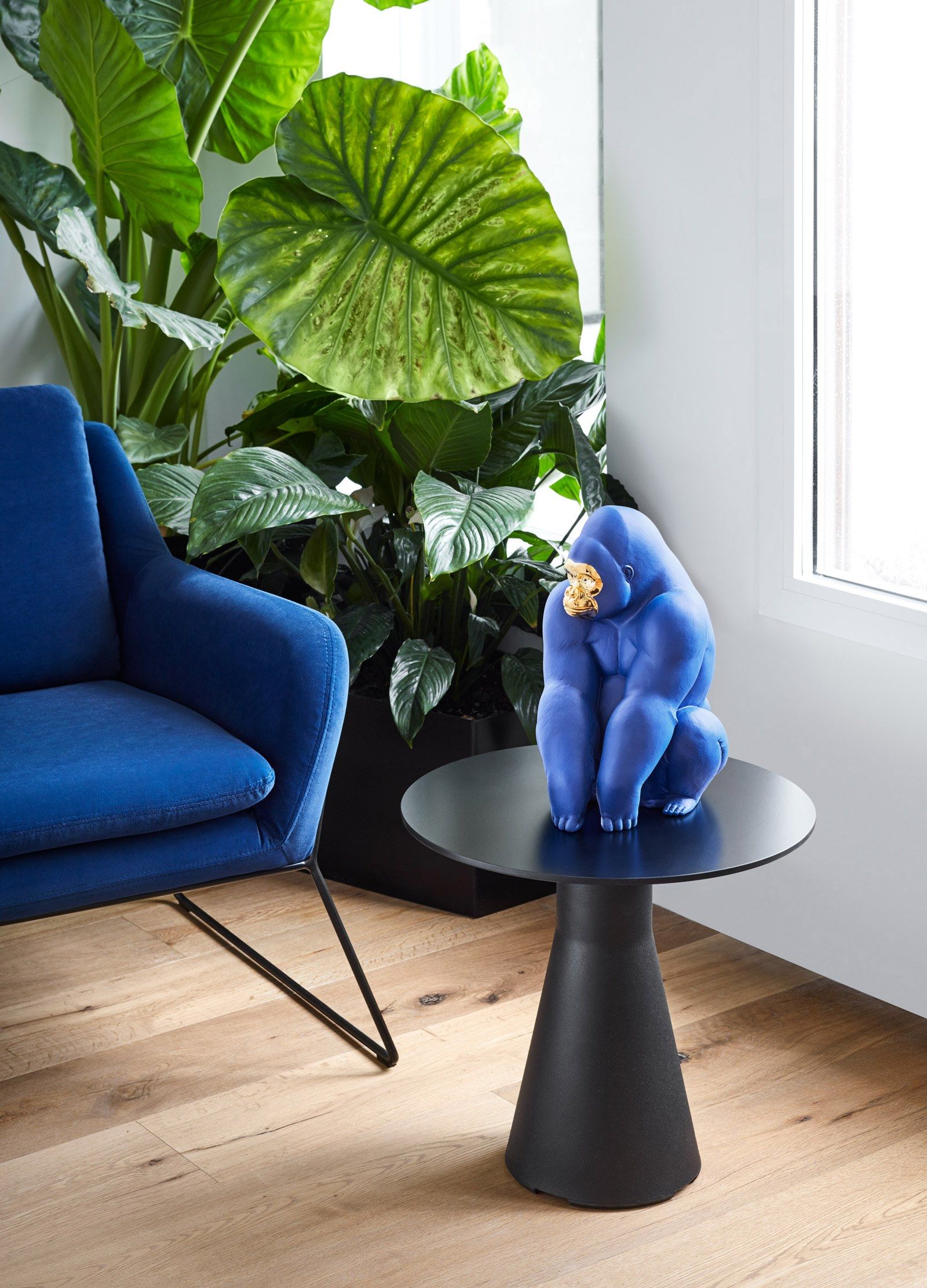 Porcelain decorative object GORILLA - BLUE AND GOLD By Lladró