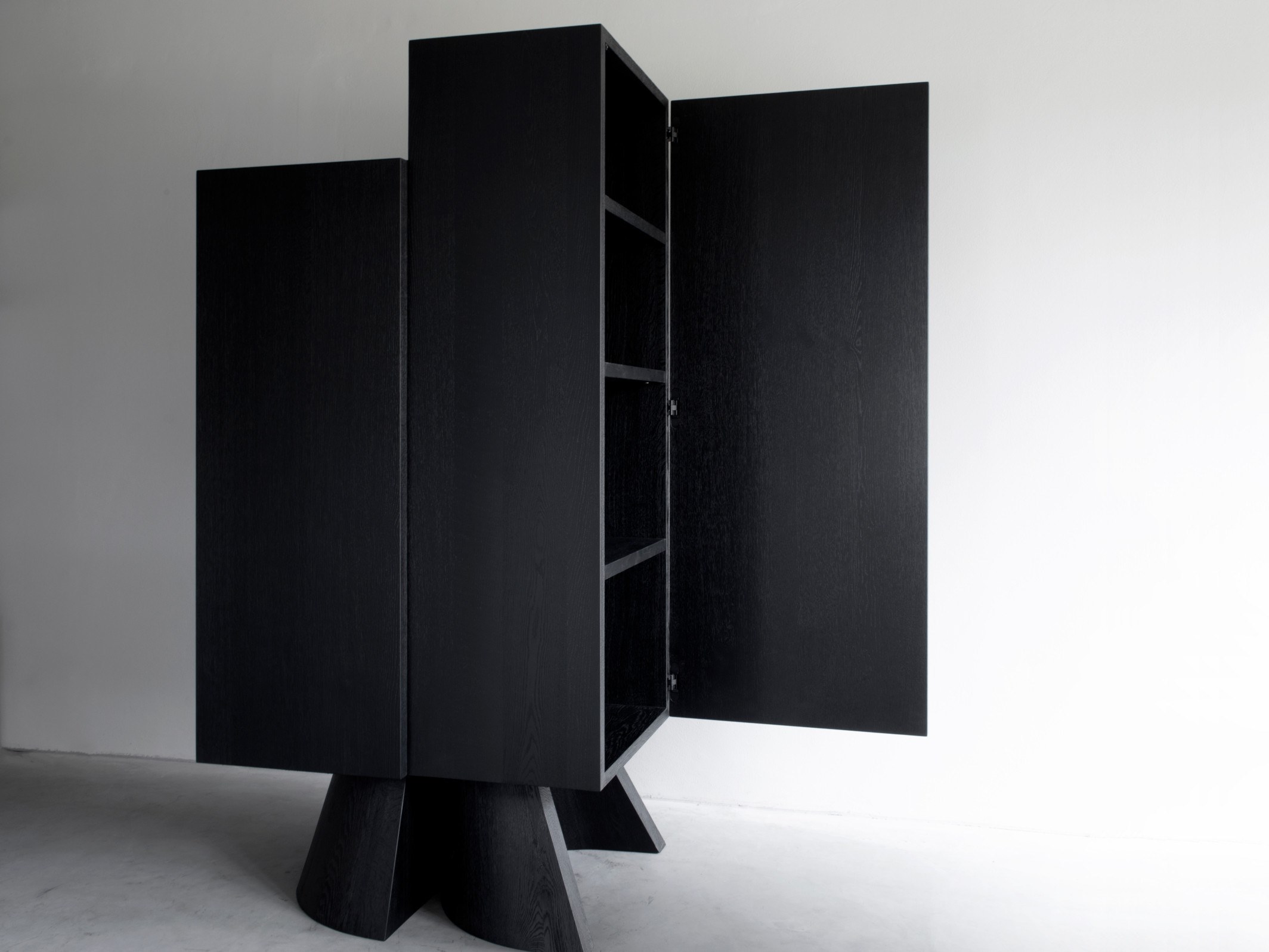 GOT | Highboard By Van Rossum design Andrea Tognon