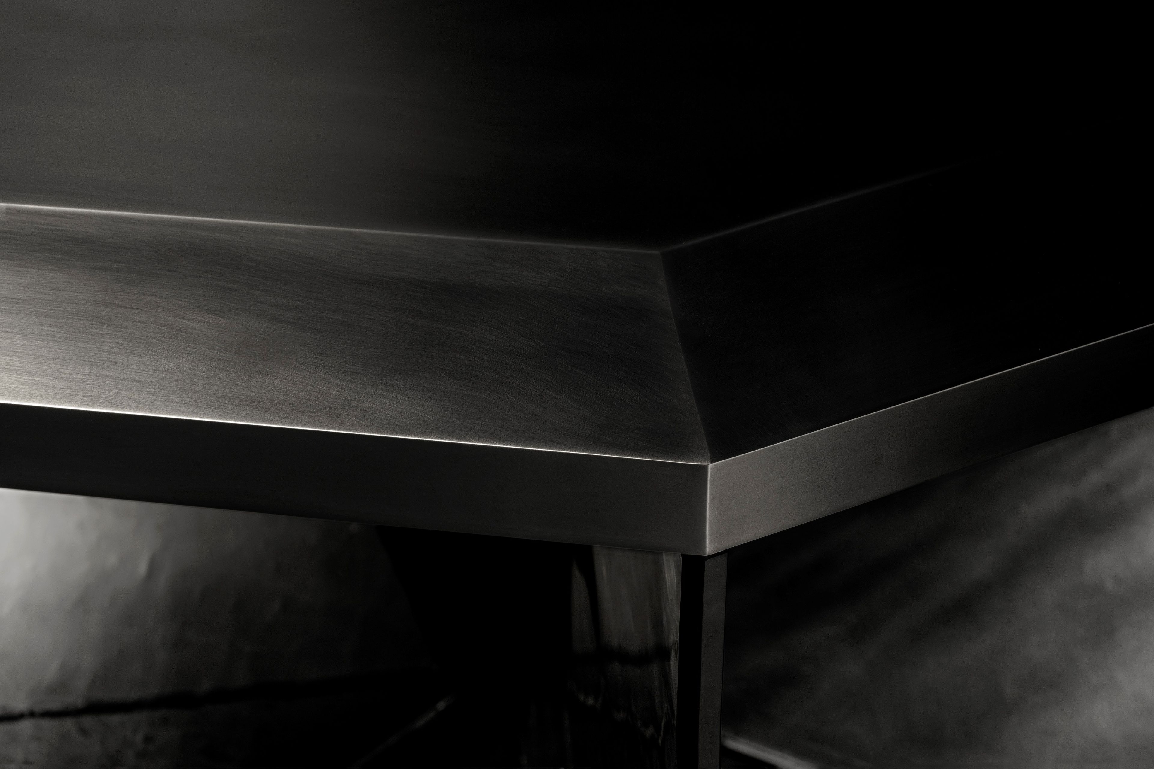 GOTHAM Table By Henge | design Ugo Cacciatori