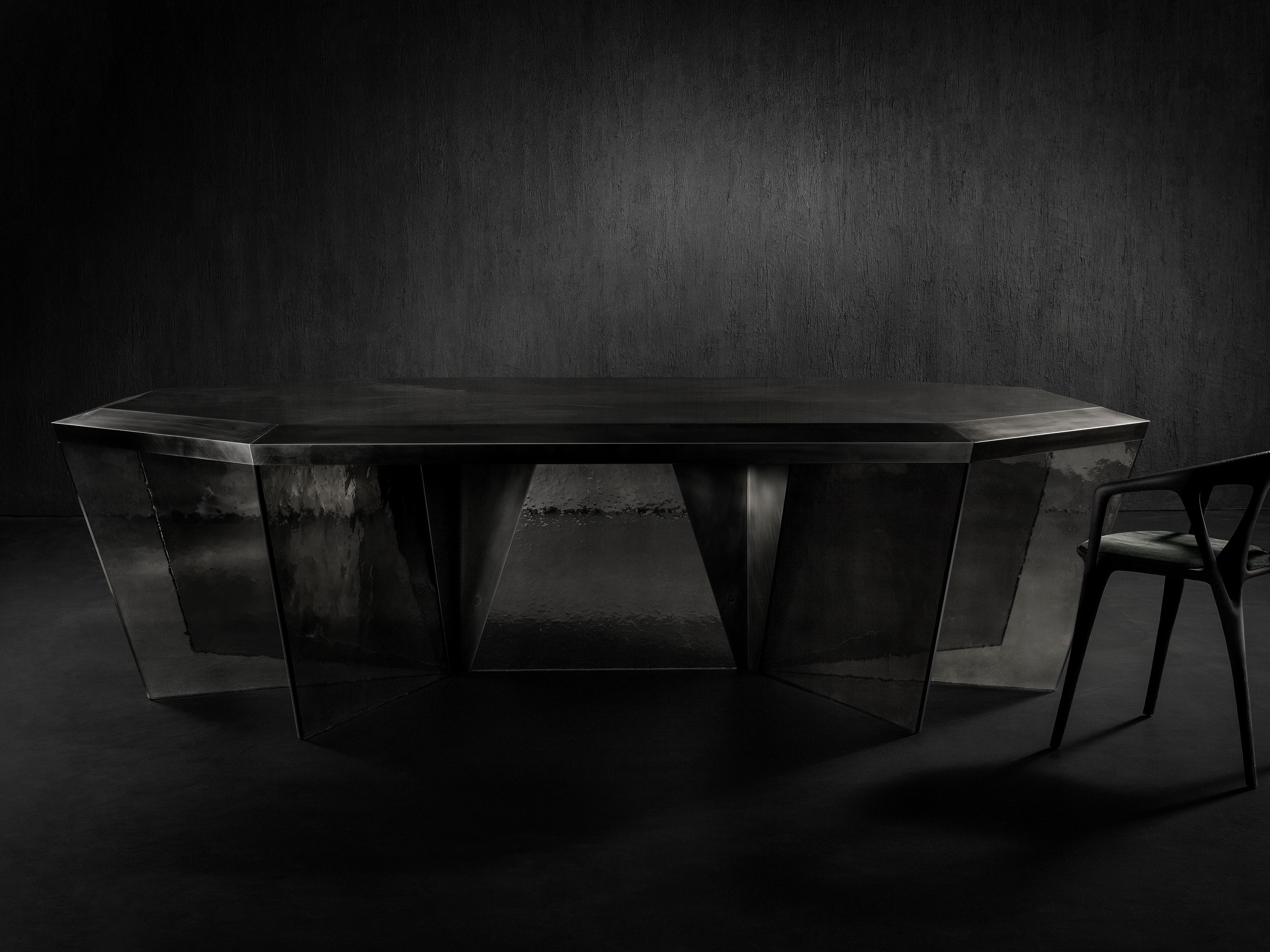 GOTHAM Table By Henge | design Ugo Cacciatori