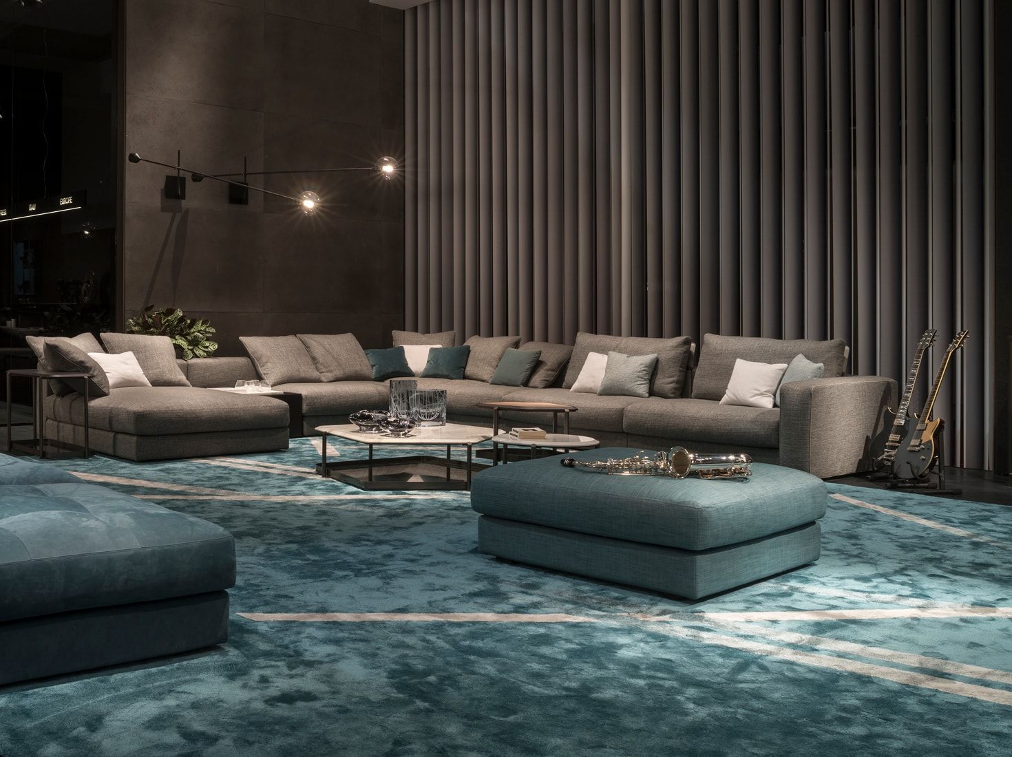 GRADIENT REFLEX Handmade round custom Bamboo silk rug By Giorgetti