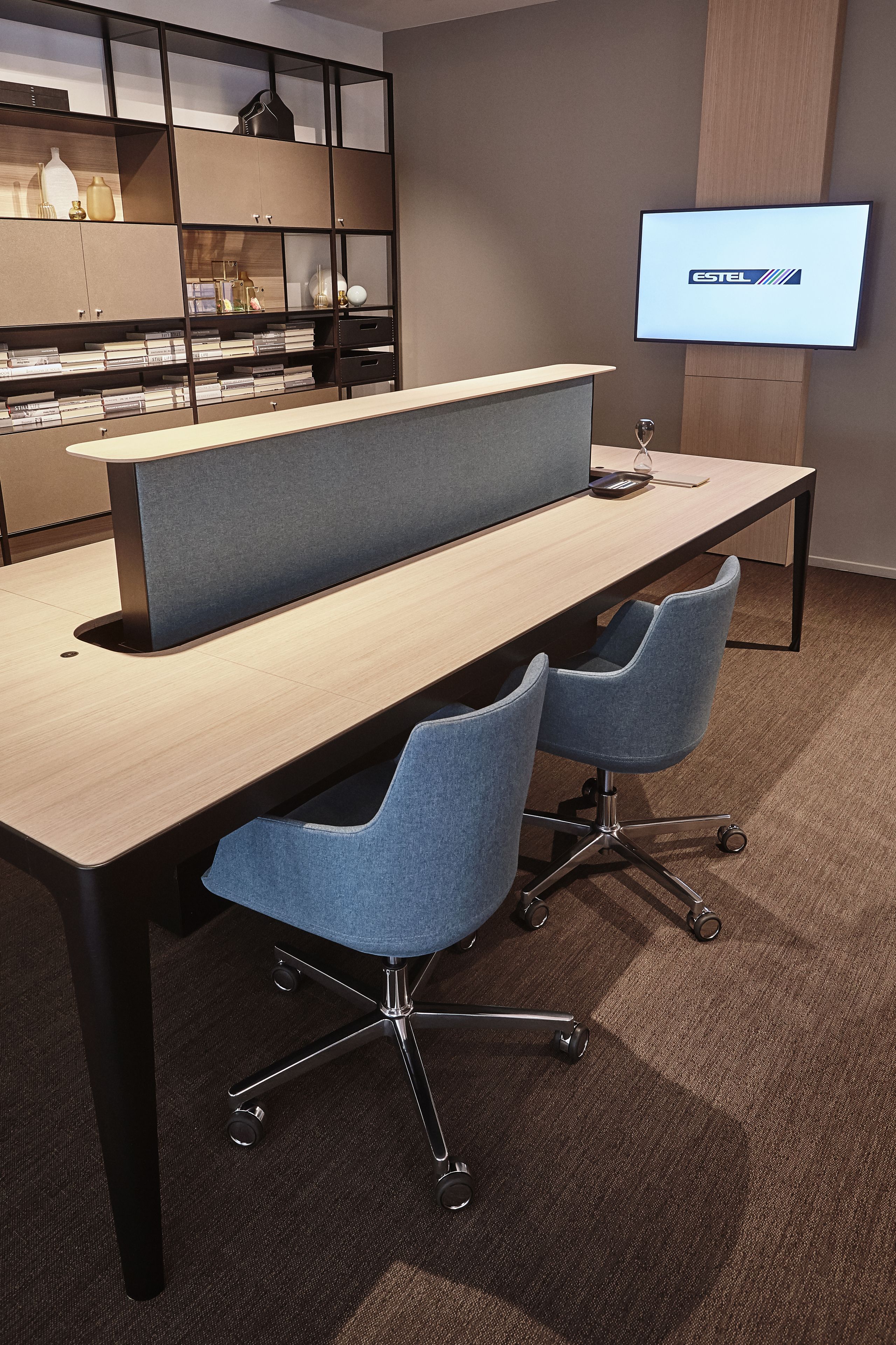 GRAND MORE SHARING | Meeting table Meeting table with cable management ...