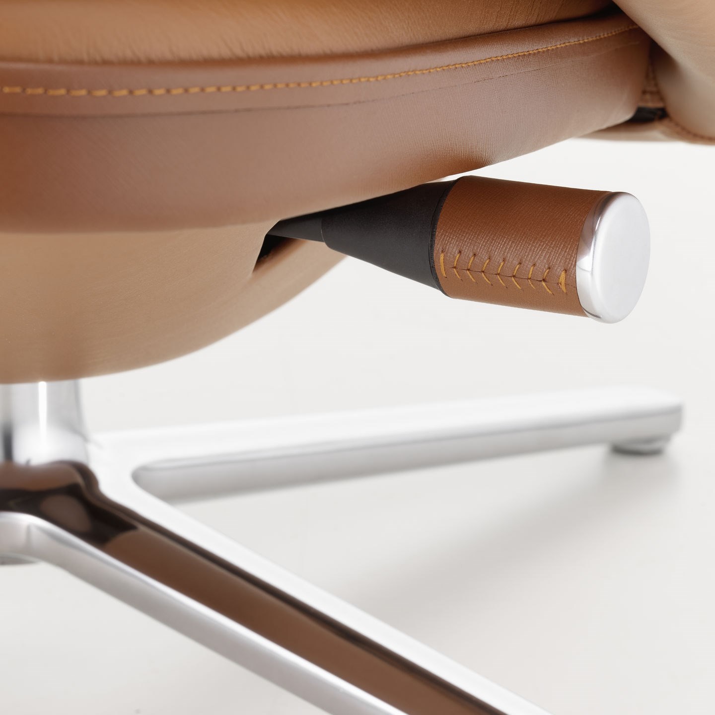 GRAND RELAX | Leather armchair By Vitra design Antonio Citterio