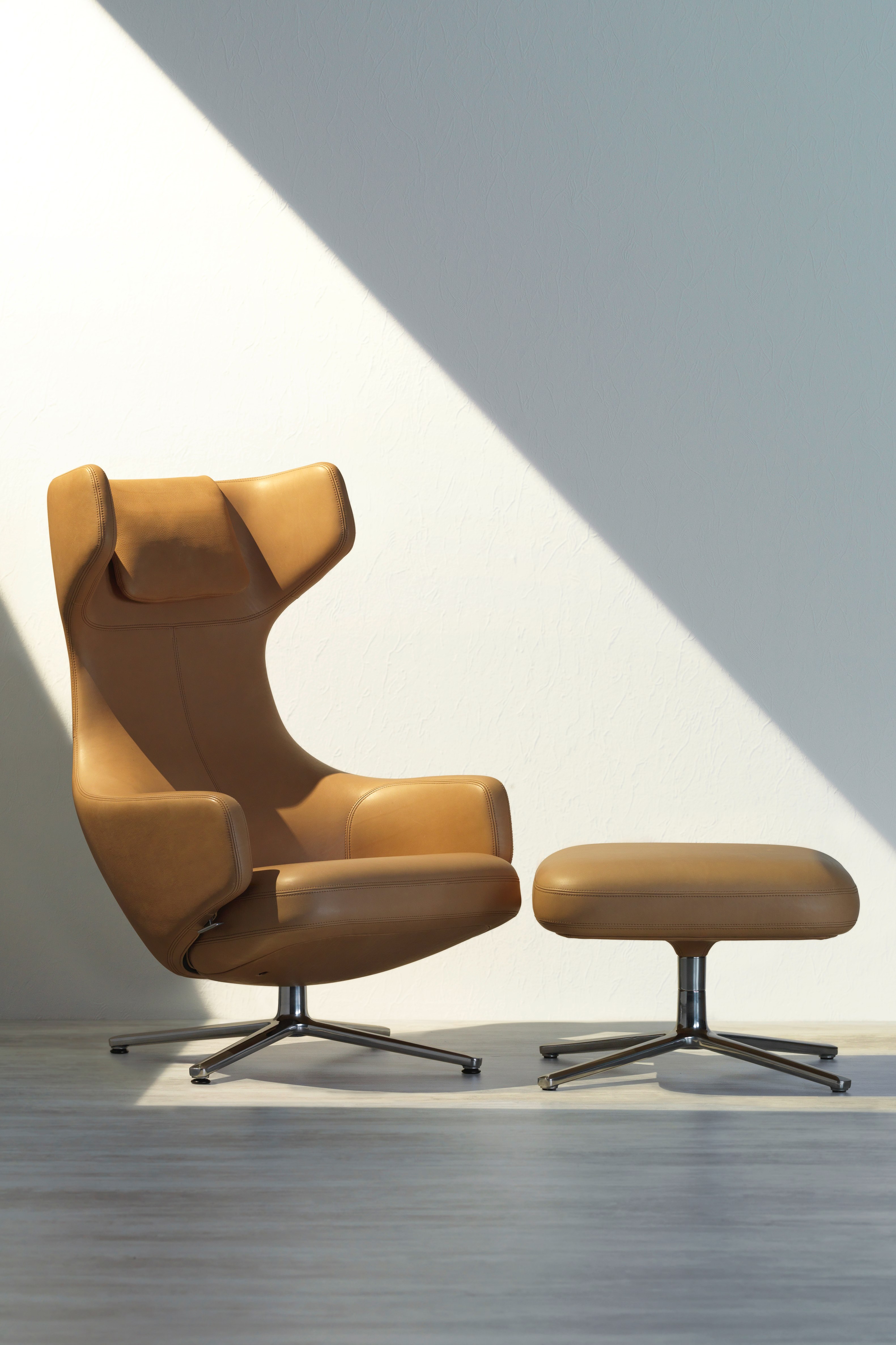 REPOS & GRAND REPOS Swivel recliner armchair with footstool By Vitra ...